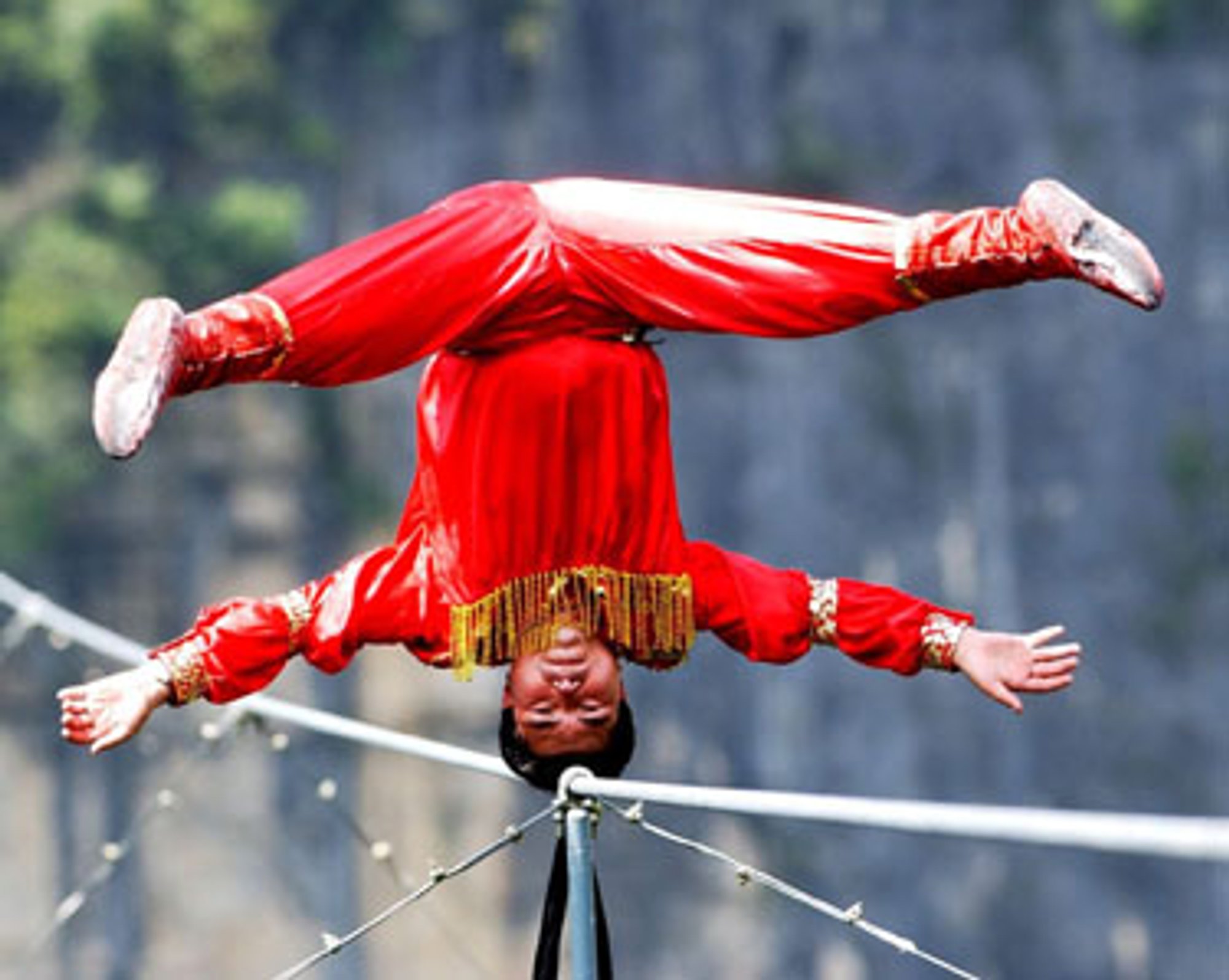 7 kinų akrobatai po gastrolių Kanadoje negrįžo į tėvynę - Delfi