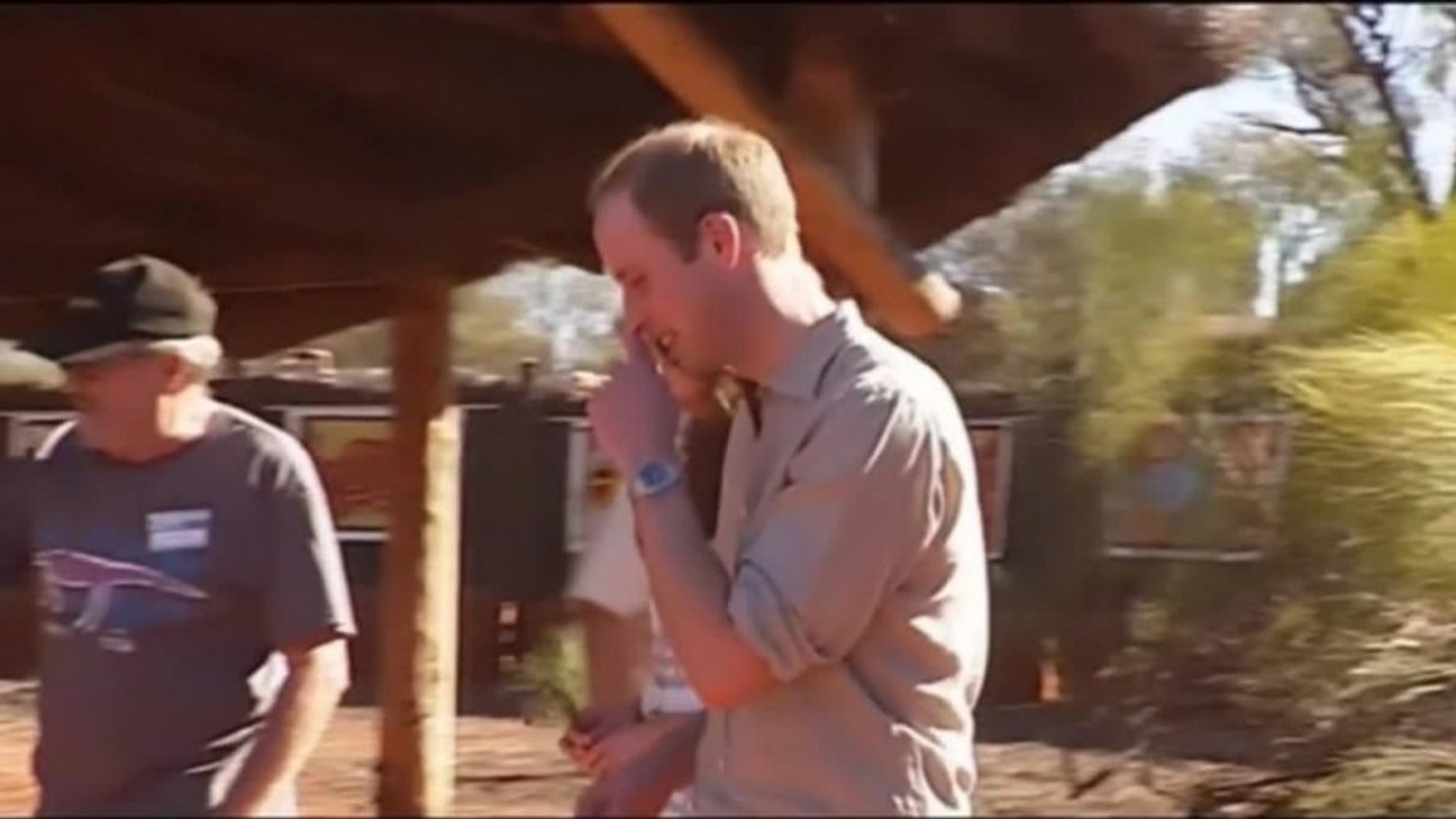 Princas Williamas su žmona prie Australijos Uluru uolos sulaukė ...