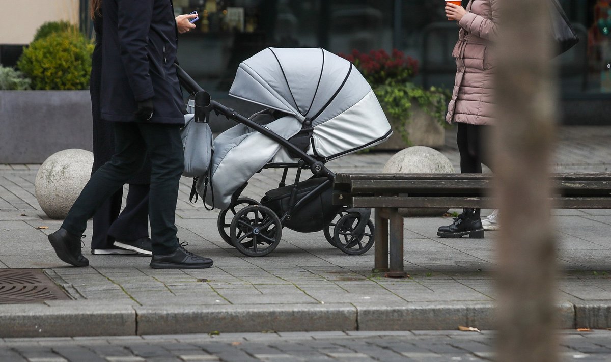 Nausėda proposes temporary zero income tax on part of parents’ wages ...
