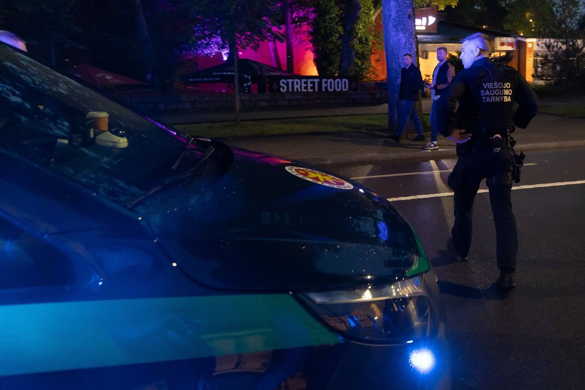 Alkis ir troškulys nugalėjo: neišrankiems „gurmanams“ į parduotuvę eiti jau buvo per vėlu - Delfi