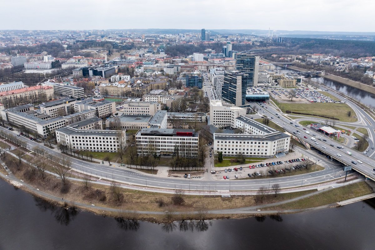 „Naresta“: atsisakius ministerijų miestelio projekto, esama sutartis ...