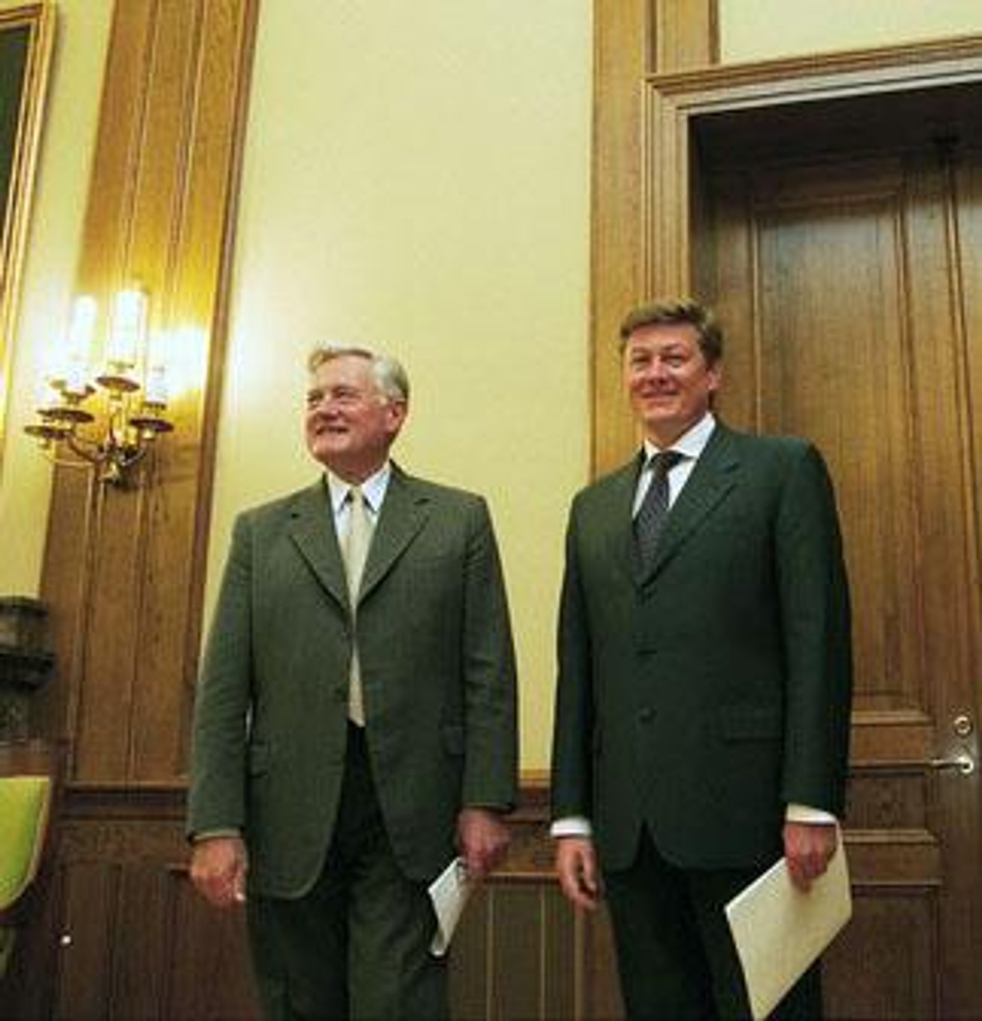 V.Adamkus prieštaringai vertina darbą su valdančiosiomis partijomis - Delfi