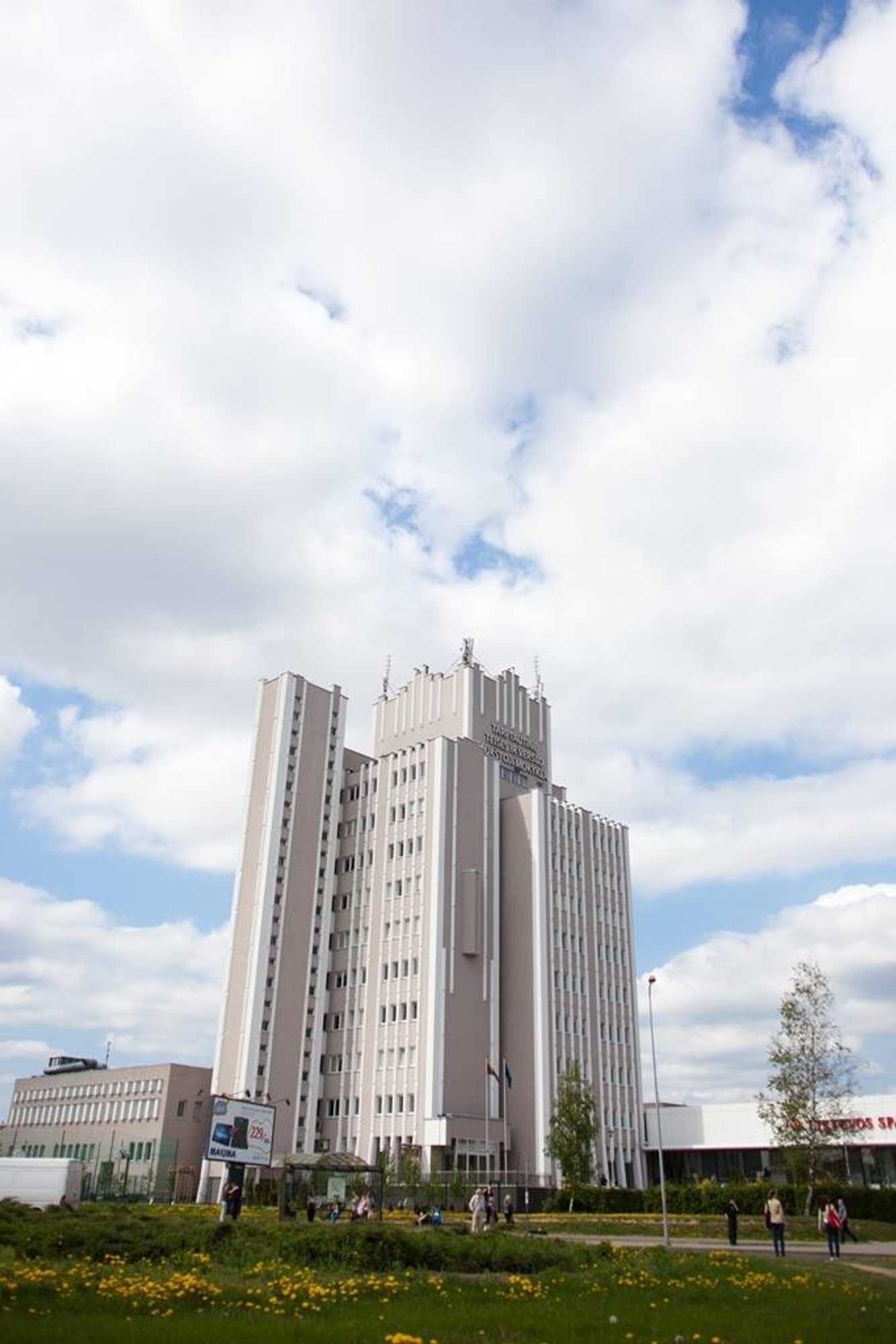 Pirmą kartą Vilniaus istorijoje grius sovietinis aukštuminis pastatas ...