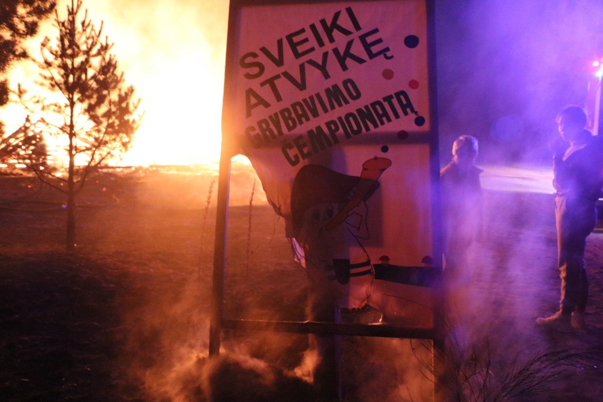 Liūdnai prasidėjo Grybų šventė – sudegė Margionių klojimo teatras - Delfi