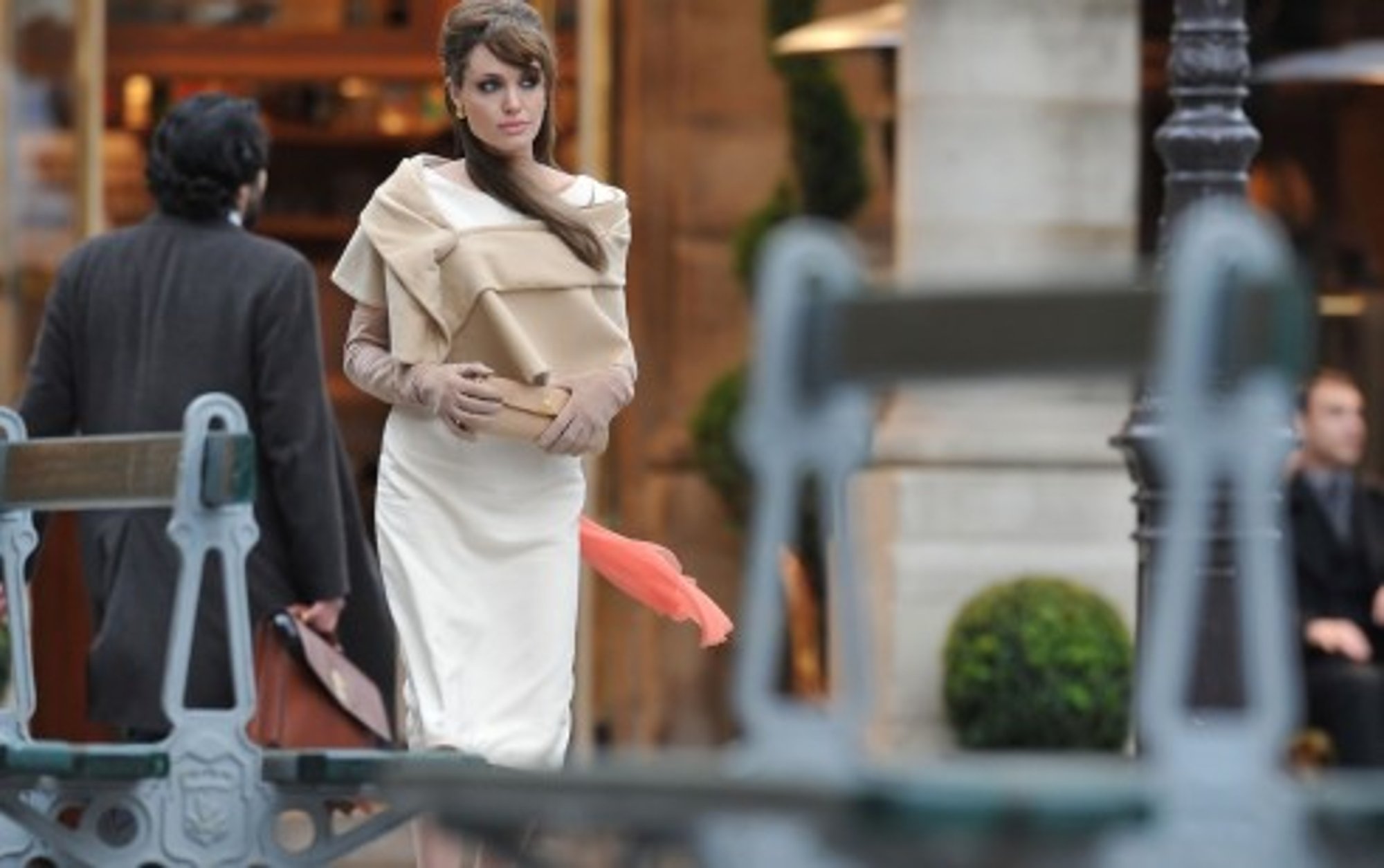 Angelina Jolie tapo rafinuota prancūzaite (FOTO) - Delfi veidai