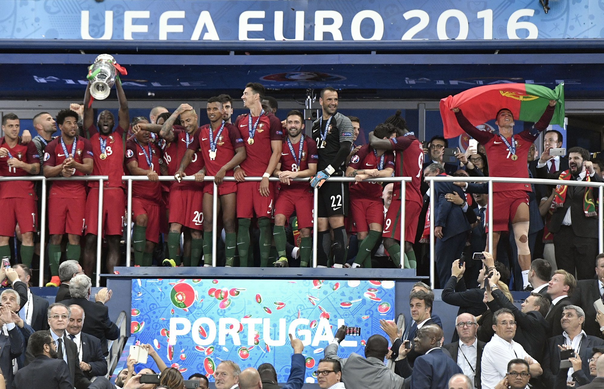 „Stumbro“ treneris iš Portugalijos: po Euro 2016 finalo verkiau - Delfi ...