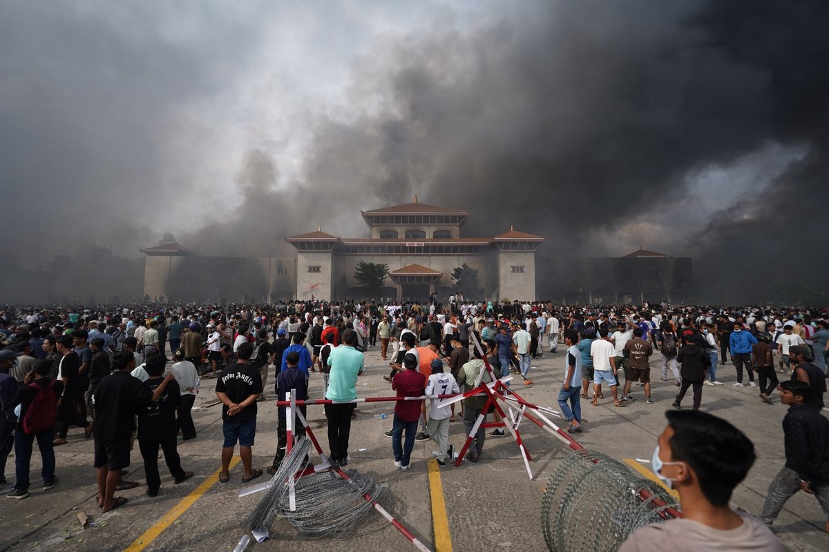 URM įspėja keliautojus apie neramumus Nepale - Delfi