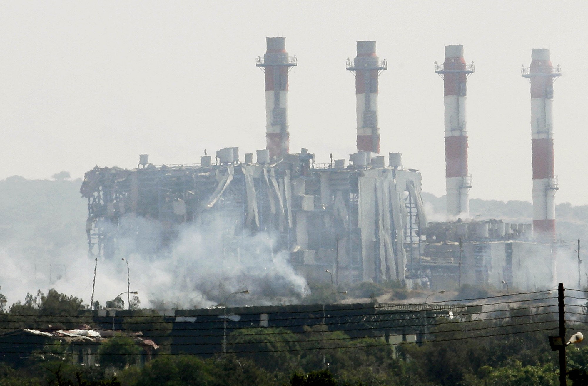 Kipre sprogus konfiskuotiems Irano ginklams žuvo 11 žmonių - Delfi