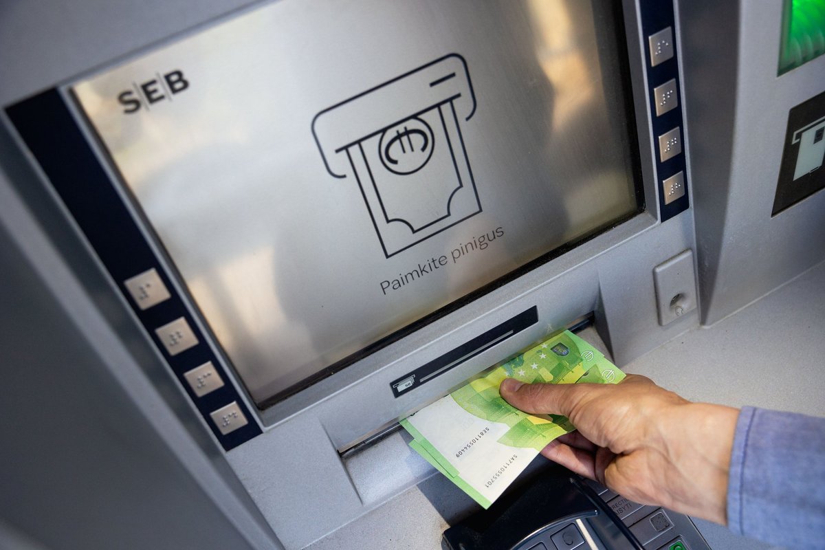 SEB bankas įspėja klientus: ryte laikinai neveiks dalis paslaugų - Delfi verslas