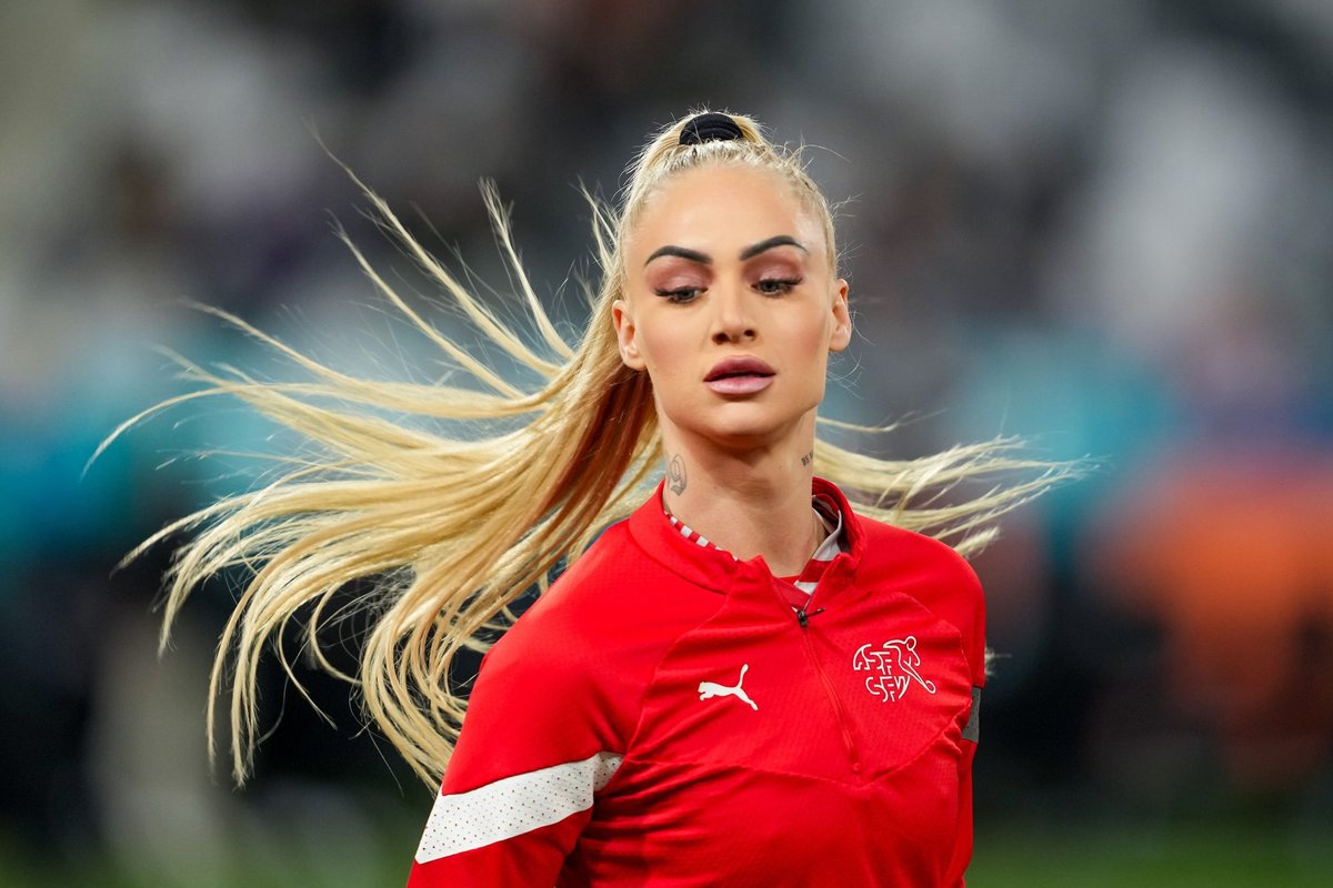 Kas jai nutiko? Gražiausia pasaulio futbolininkė nustebino ...