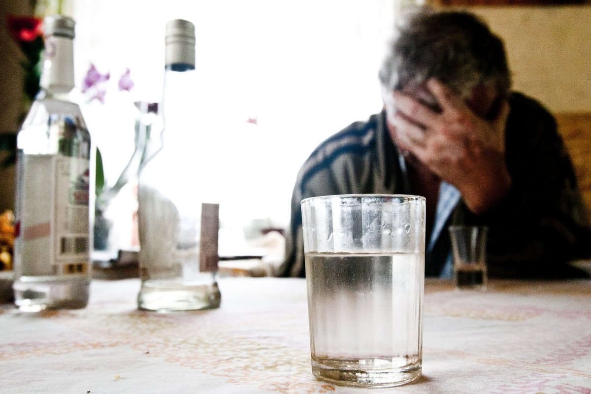 Kaip gyventi su priklausomybę nuo alkoholio turinčiu žmogumi - Delfi