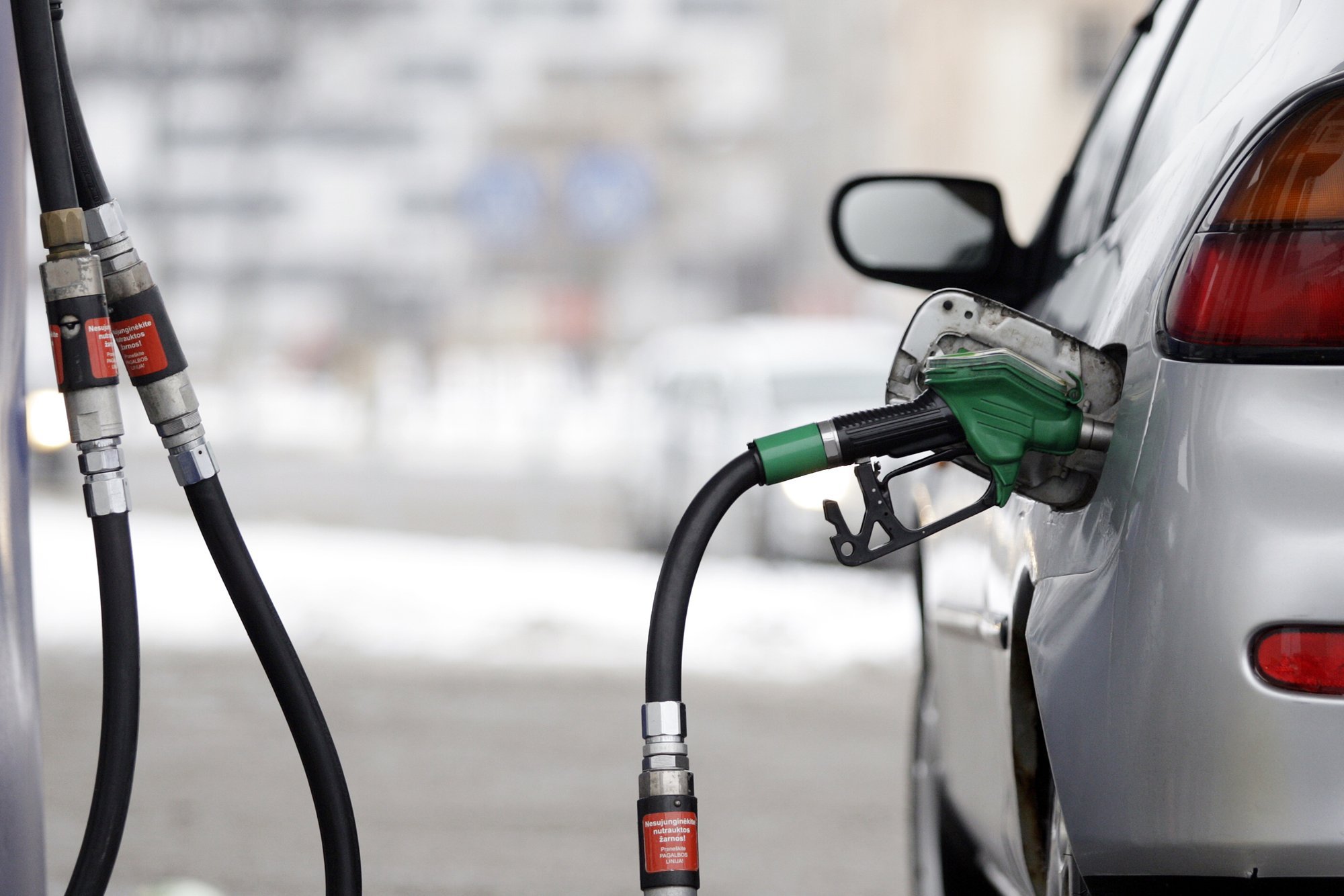 Kuriose šalyse benzinas pigiausias? - Delfi auto