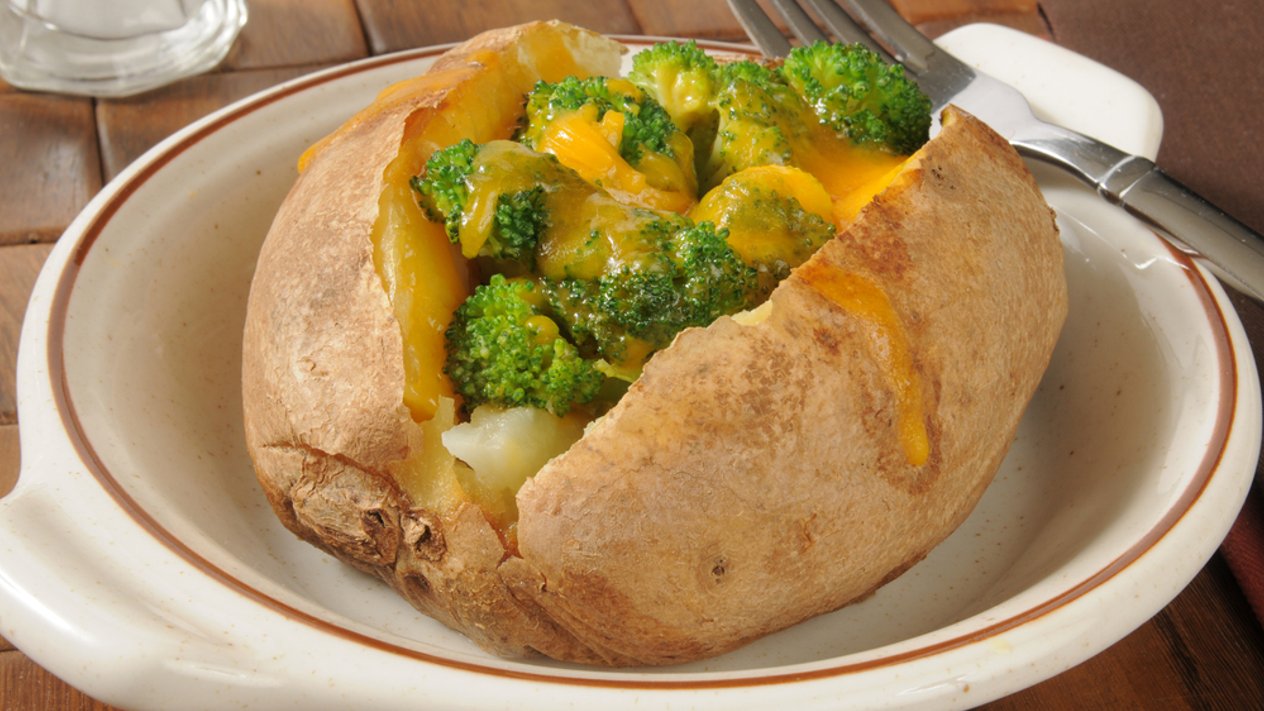 Keptos įdarytos bulvės su lupenomis - Delfi receptai