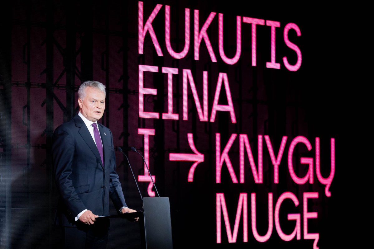 Tiesiogiai: knygų mugėje besilankančio prezidento Nausėdos komentaras - Delfi TV