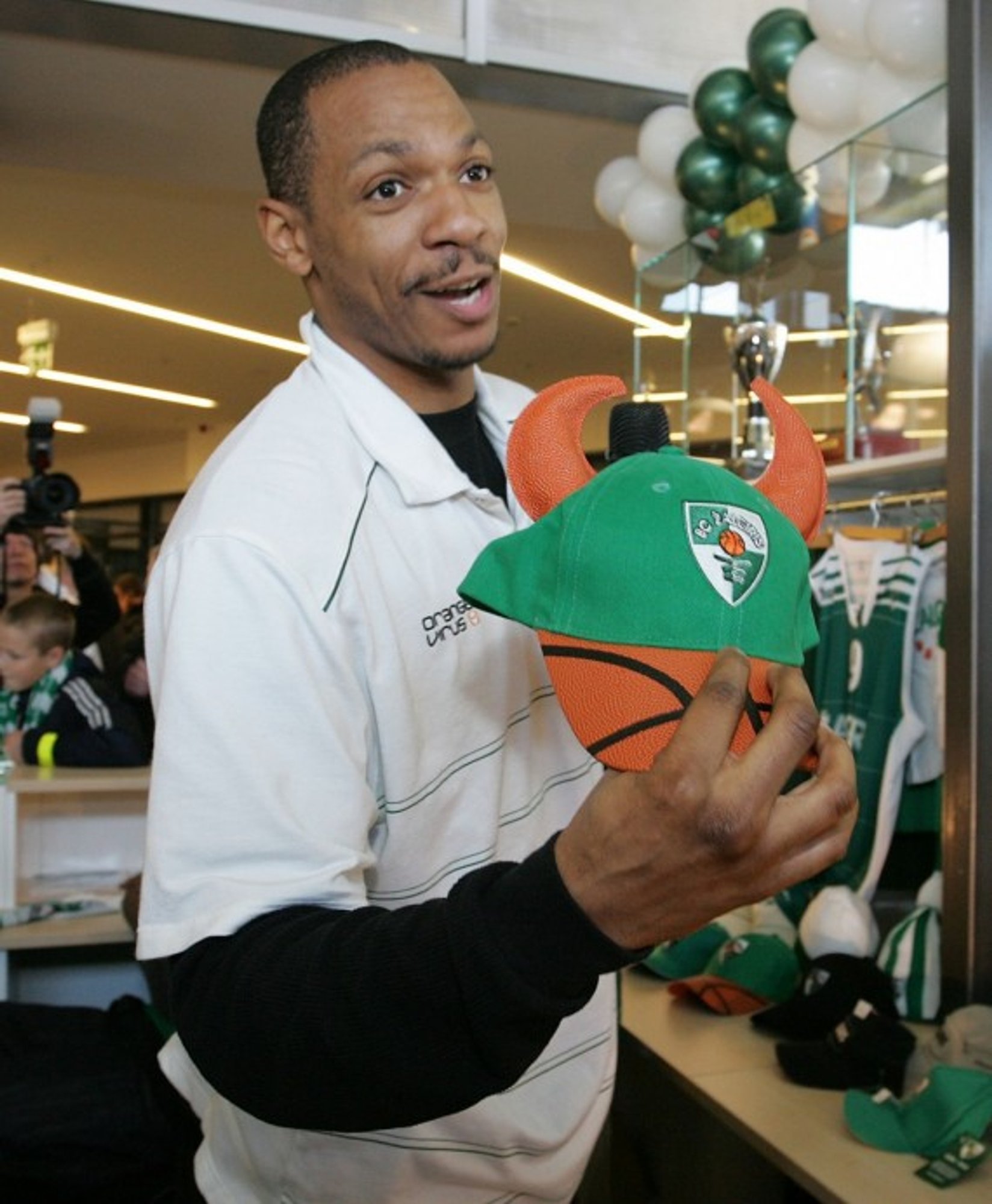 Команда "Жальгирис" открыла сувенирный магазин - Delfi RU