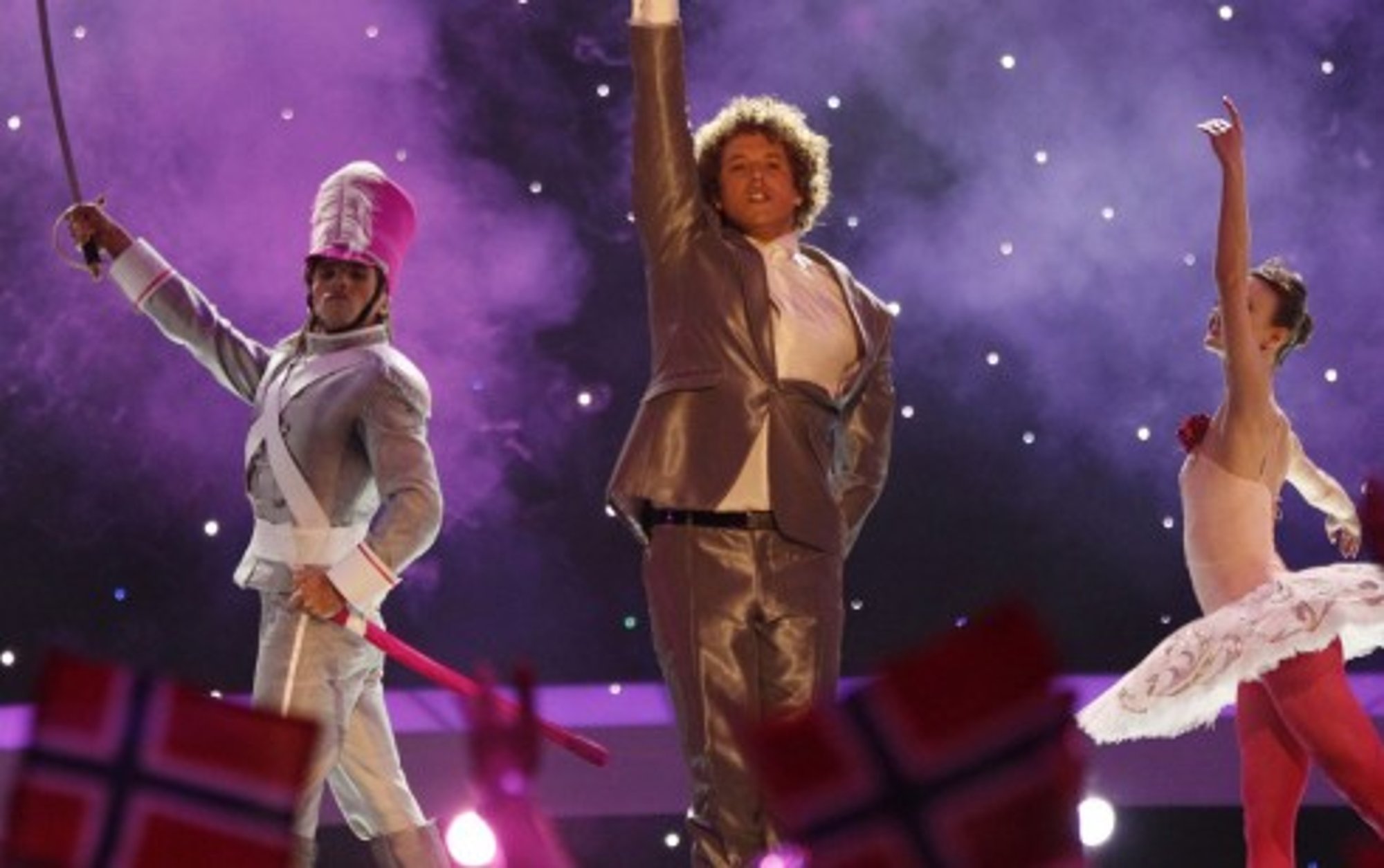 „Eurovizija“: dėl į sceną įsiveržusio gerbėjo Ispanijai leista dainuoti ...