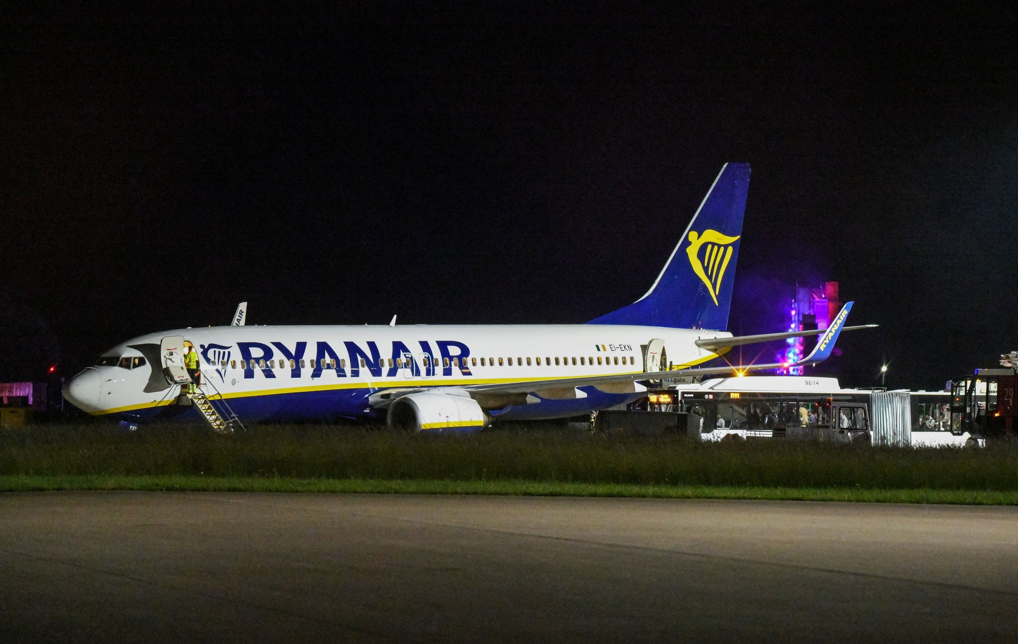 Smarkią turbulenciją patyręs „Ryanair“ lėktuvas avariniu būdu leidosi Vokietijoje - Delfi