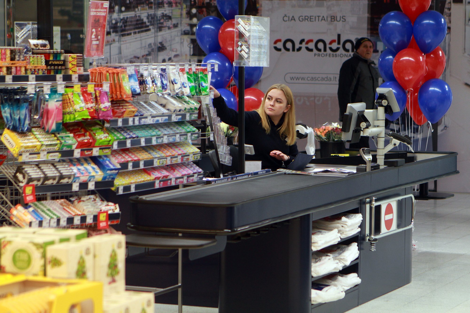 „Maxima“ siūlo už prekes susimokėti mobiliąja programėle - Delfi verslas