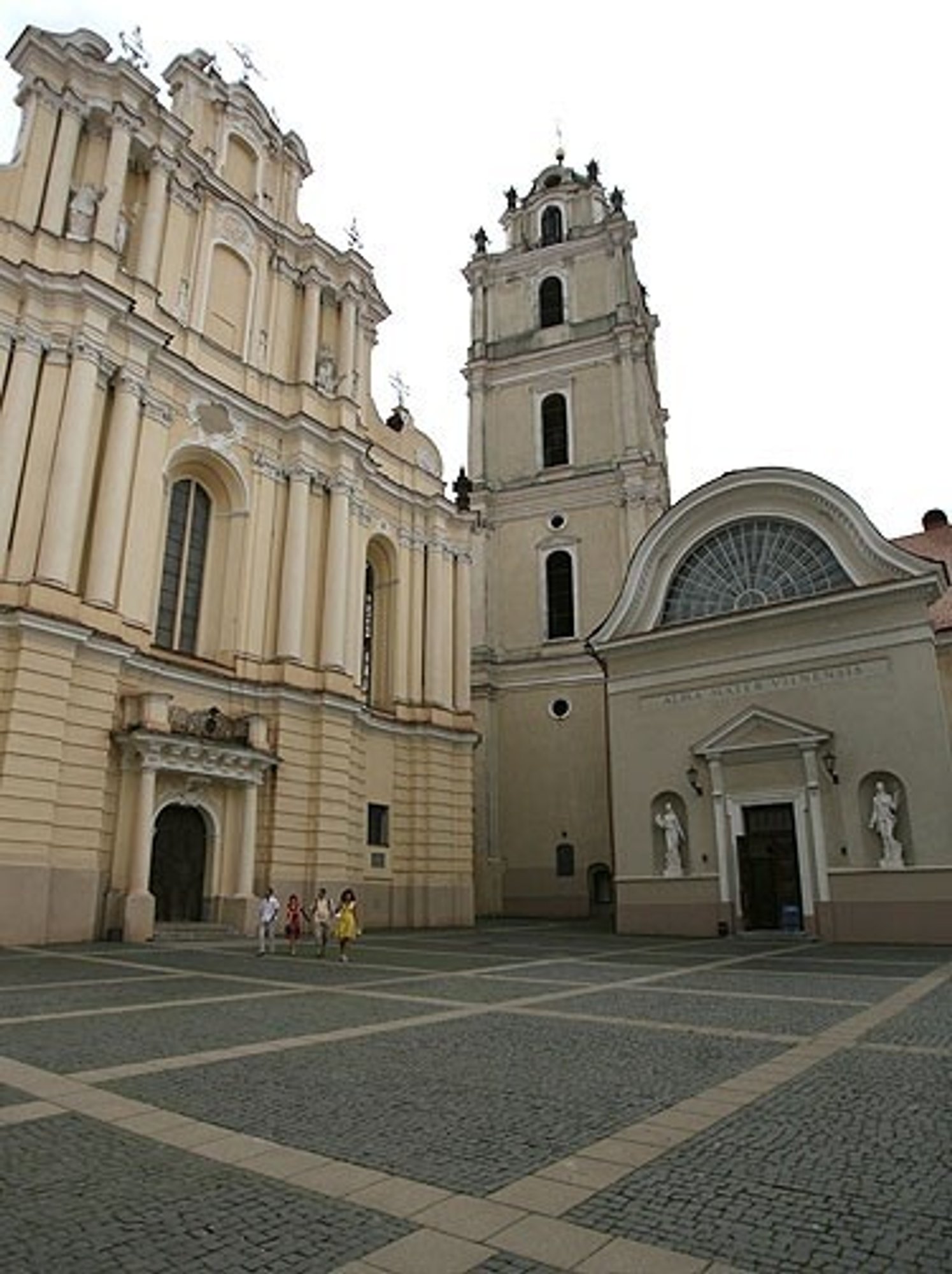 VU simbolis – Šv.Jonų bažnyčios varpinė atvers duris visuomenei - Delfi ...