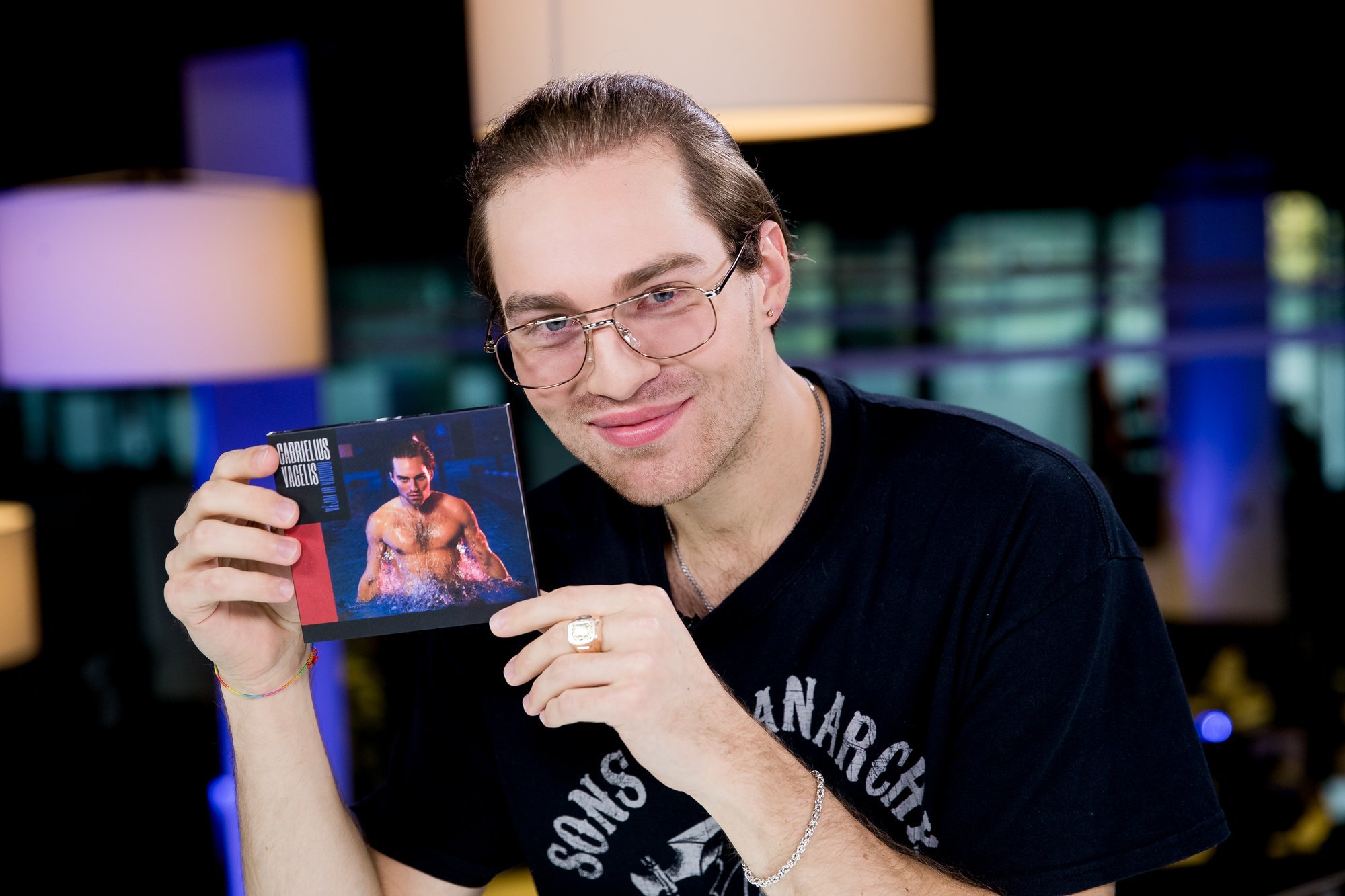 Gabrielius Vagelis pristatė naują dainą ir vaizdo klipą apie drąsą ...