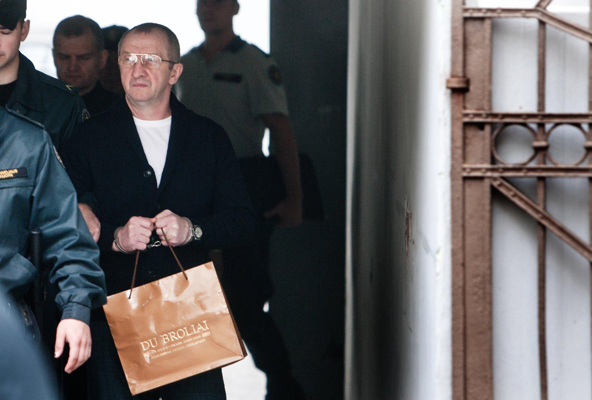 „Tulpinių“ vadeiva A.Vertelka prabanga mėgaujasi net už grotų - Delfi