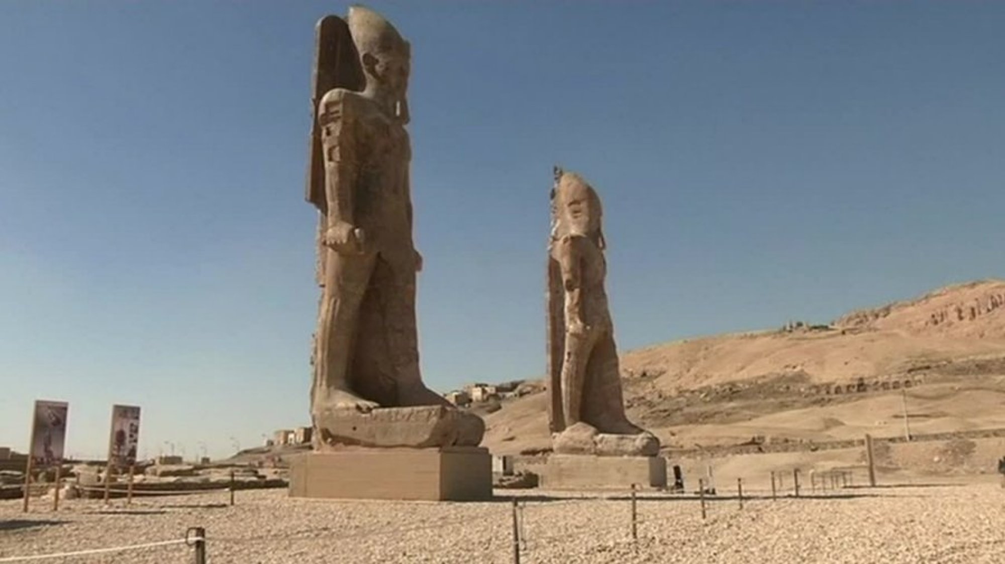 Egipte naujam gyvenimui prikelta įspūdingo dydžio faraono statula ...