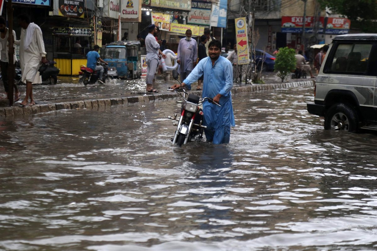 Musoninės liūtys Pakistane pražudė daugiau kaip 100 žmonių - Delfi