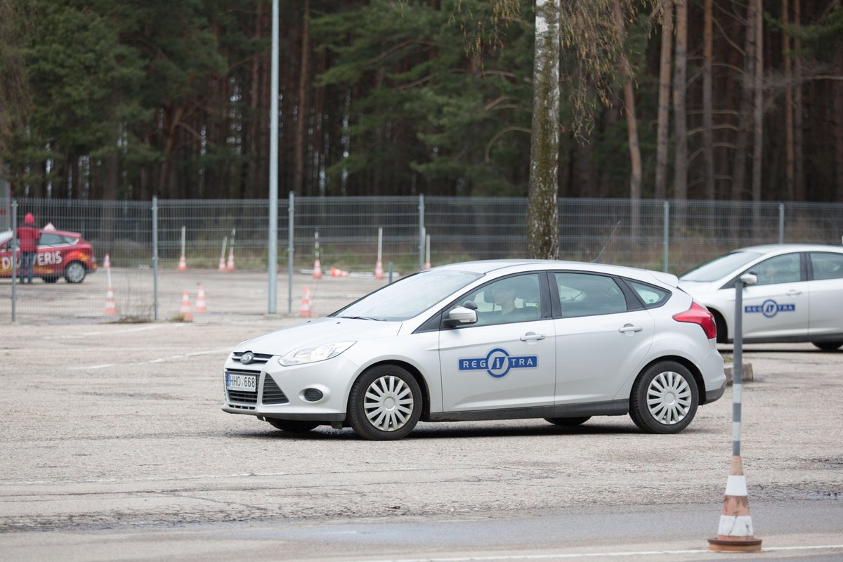 Nuo kovo 1-osios – nauji reikalavimai vairavimo egzaminų vertinimui ... Nuo kovo 1-osios – nauji reikalavimai vairavimo egzaminų vertinimui ...