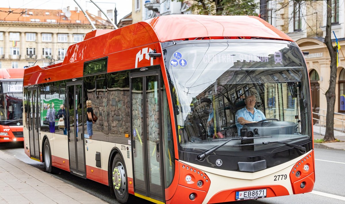 Вильнюсцы не вмещаются в автобусы, нужен трамвай - Delfi RU