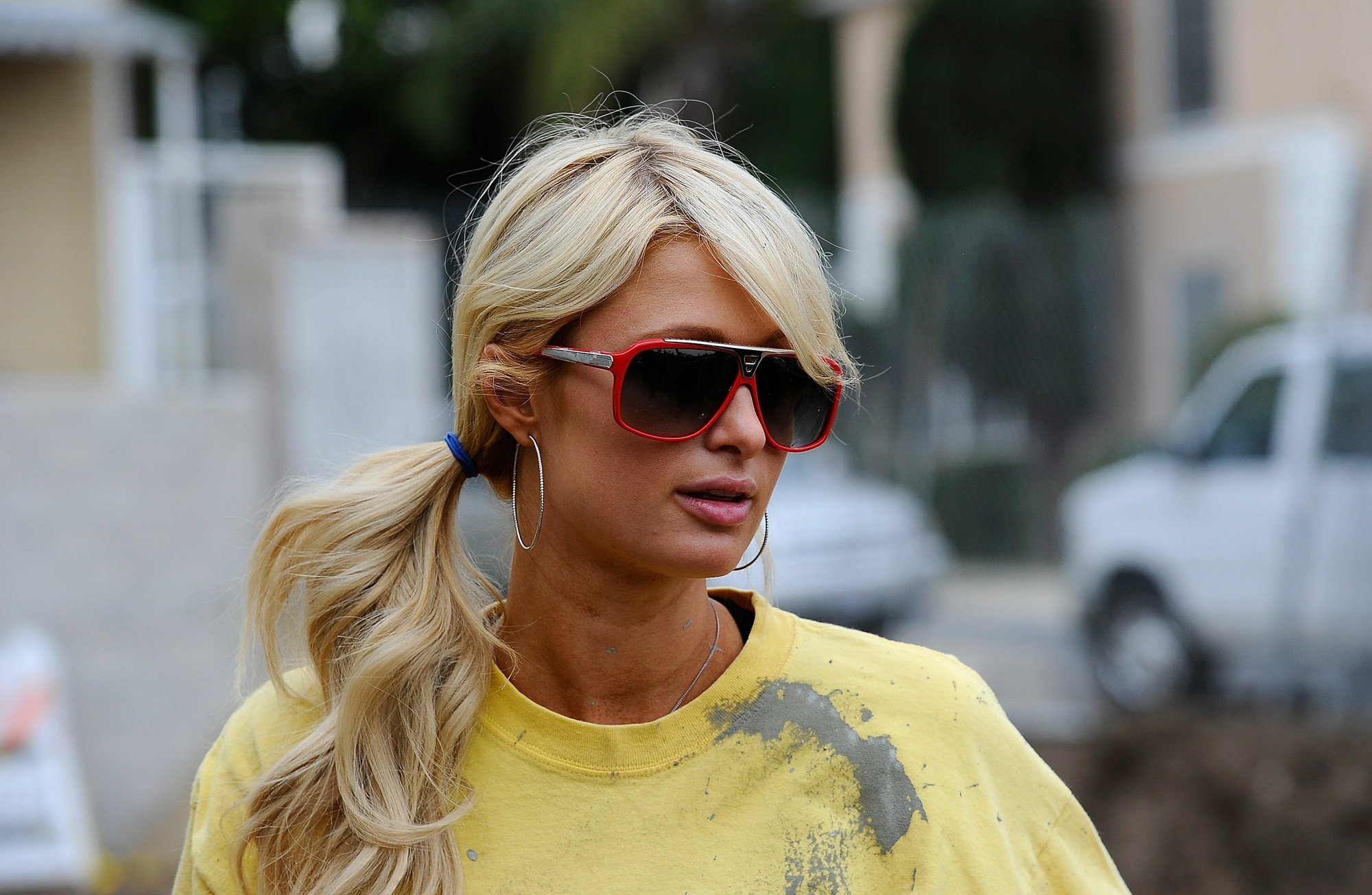 Auksinė mergaitė P. Hilton ir sienas dažo avėdama „labutinus“ (FOTO ...