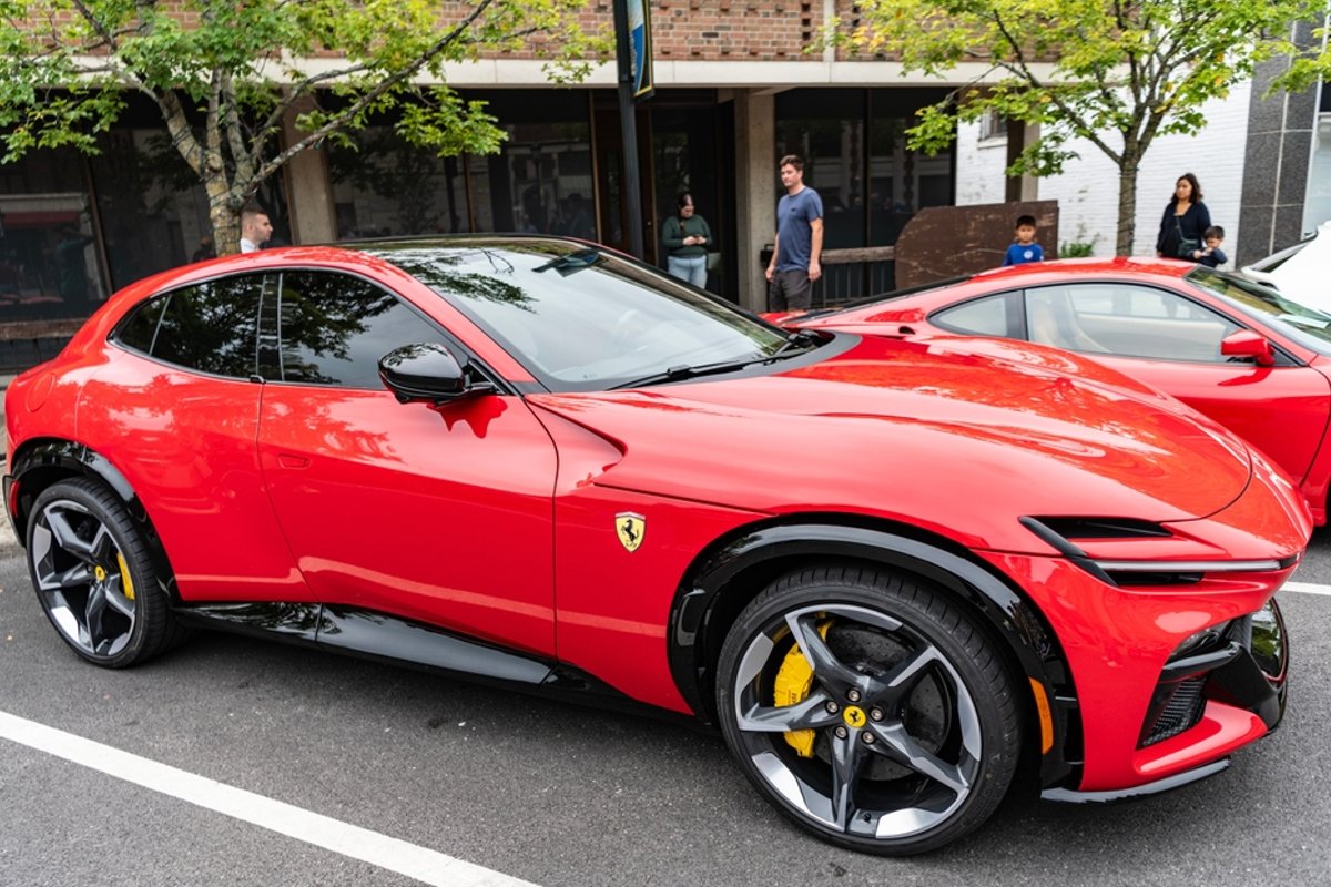 Prabangių automobilių poreikis pasaulyje auga: „Ferrari“ skelbia apie ...