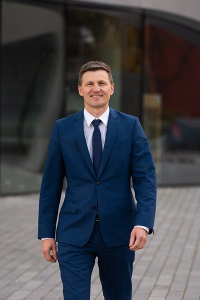 Kava su vadovu. Pandemija padėjo pasiekti tai, ko bankai tikėjosi jau ...