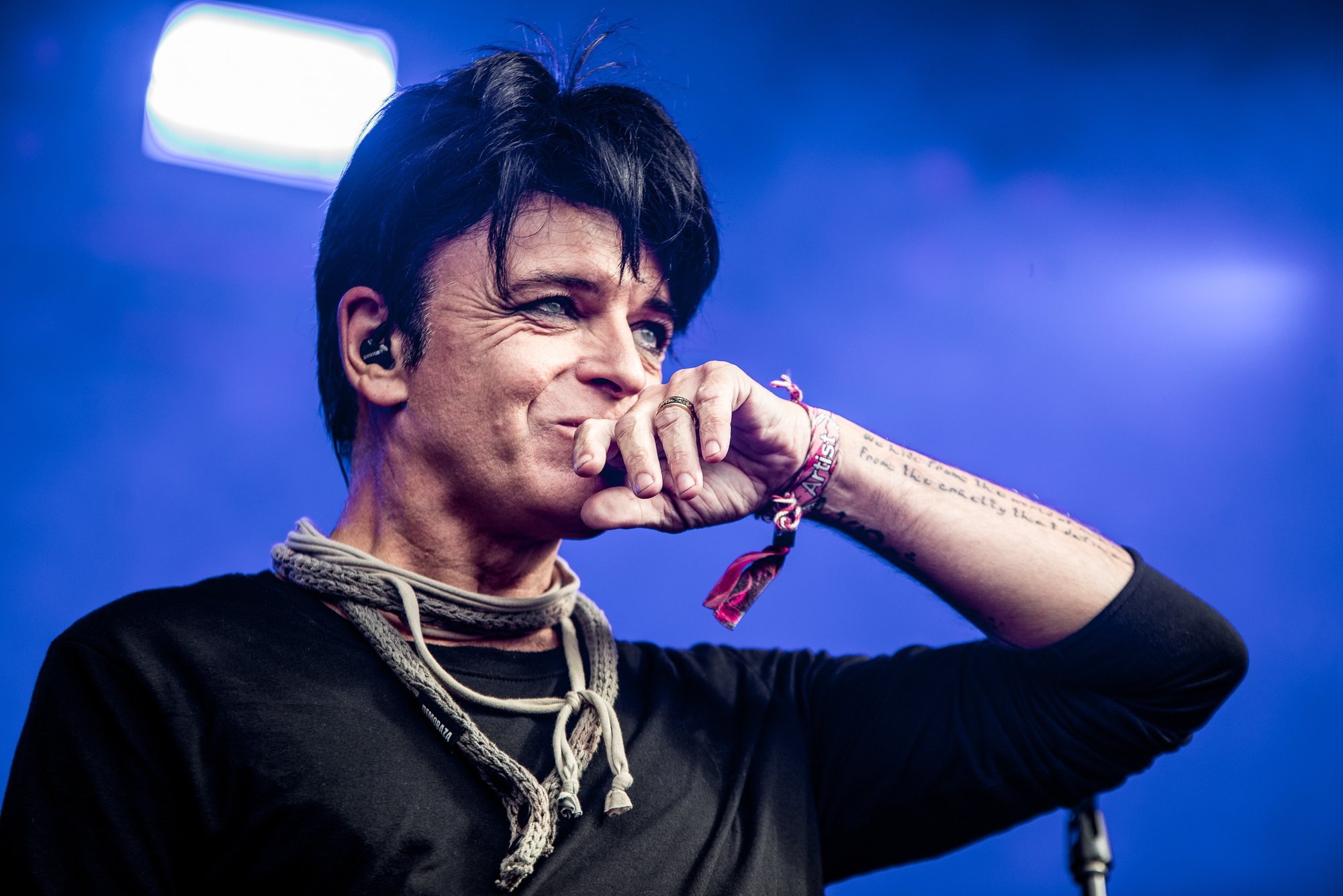 Legendinis Gary Numanas sustabdė koncertą ir pravirko scenoje: gavo ...