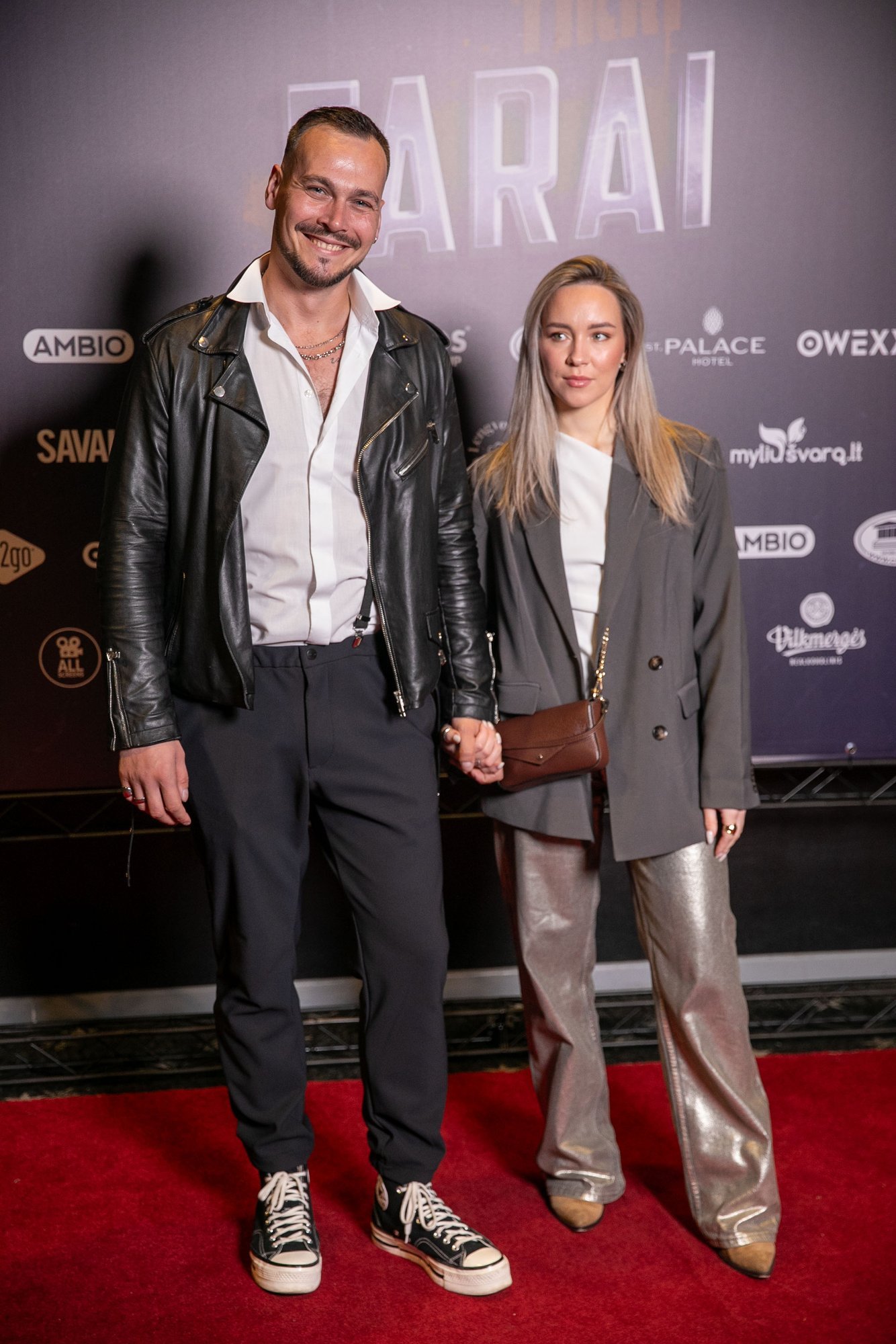 Edgaras Bechter pirmąkart su nauja mylimąja pozavo ant raudonojo kilimo - Delfi veidai