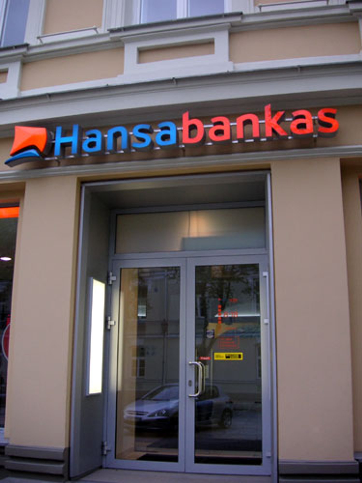 „Hansabankas", „Sampo" ir „Nordea" brangina savo paslaugas - Delfi verslas