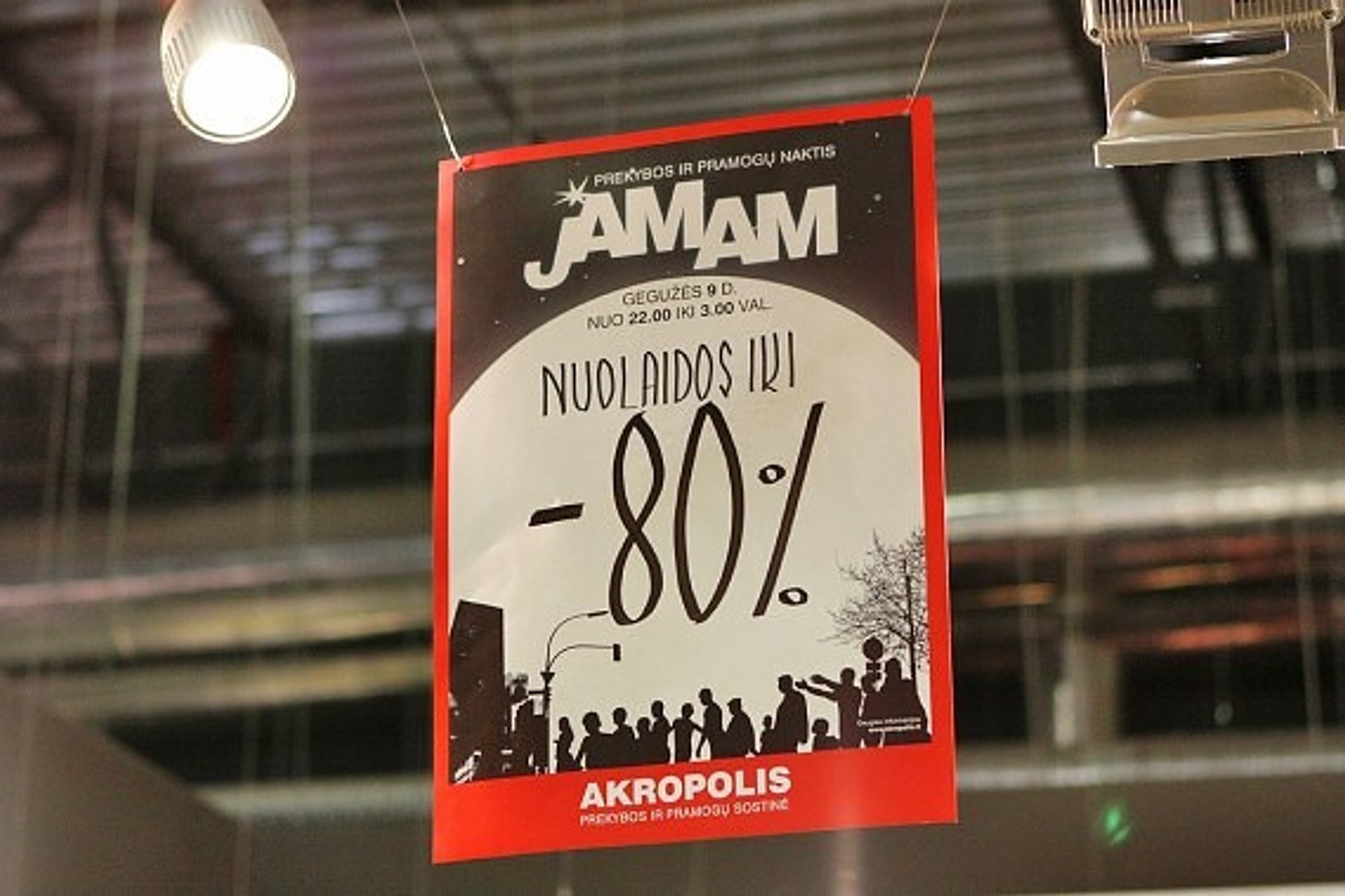 „Jamam“ naktį pirkėjai „Akropolio“ durų nebelaužė - Delfi verslas