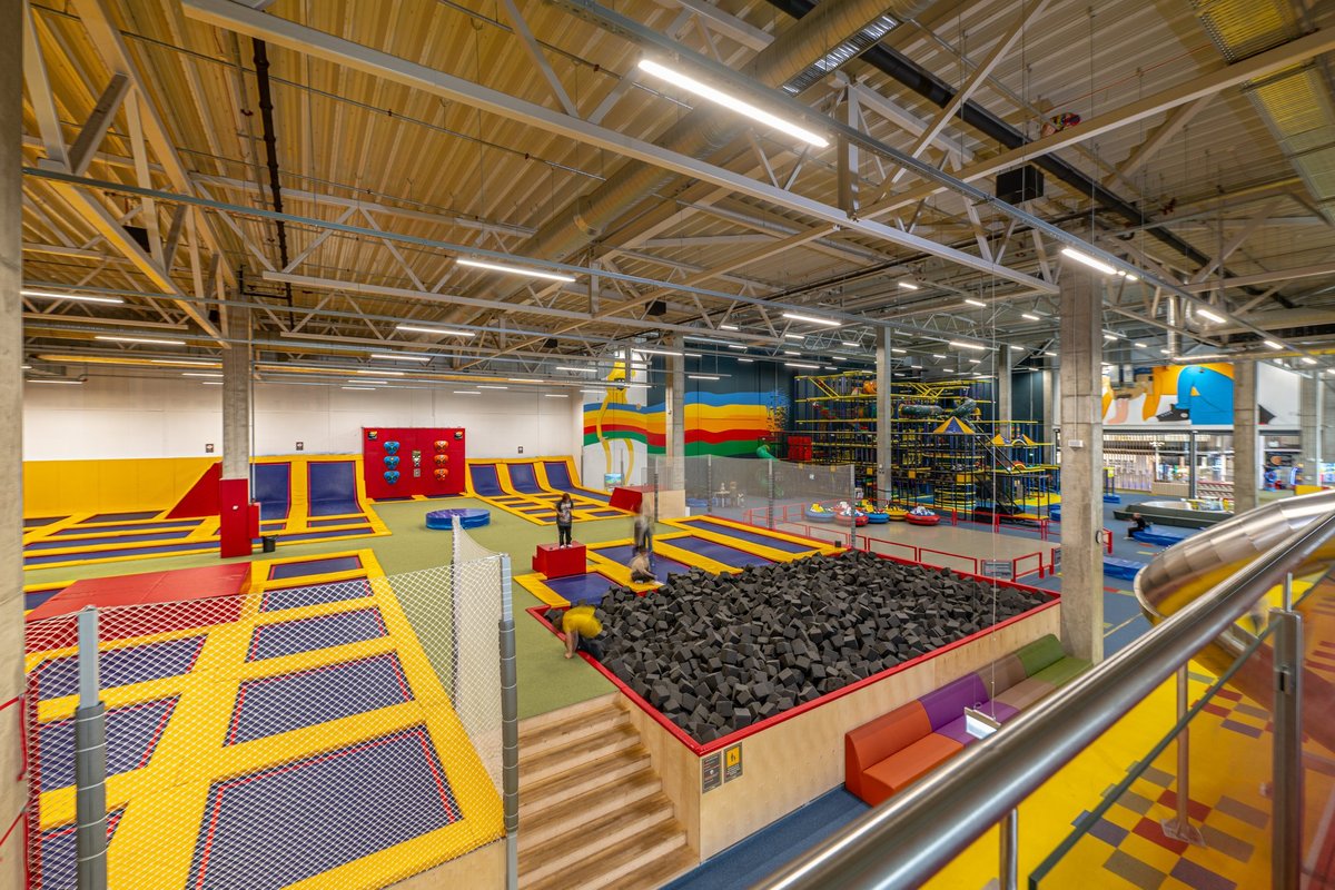 „Vilnius Outlet“ vilioja vienu didžiausių batutų parkų Europoje ...