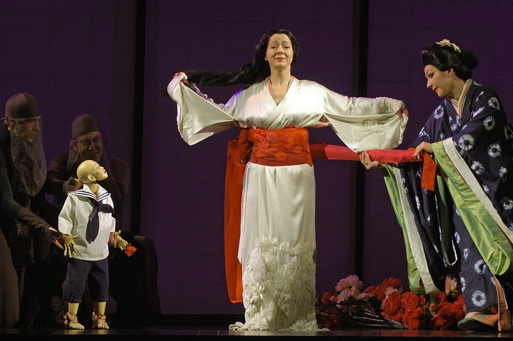 „Anglo ligonio“ režisieriaus statyta „Madam Baterflai“ ilgam iškeliauja ...