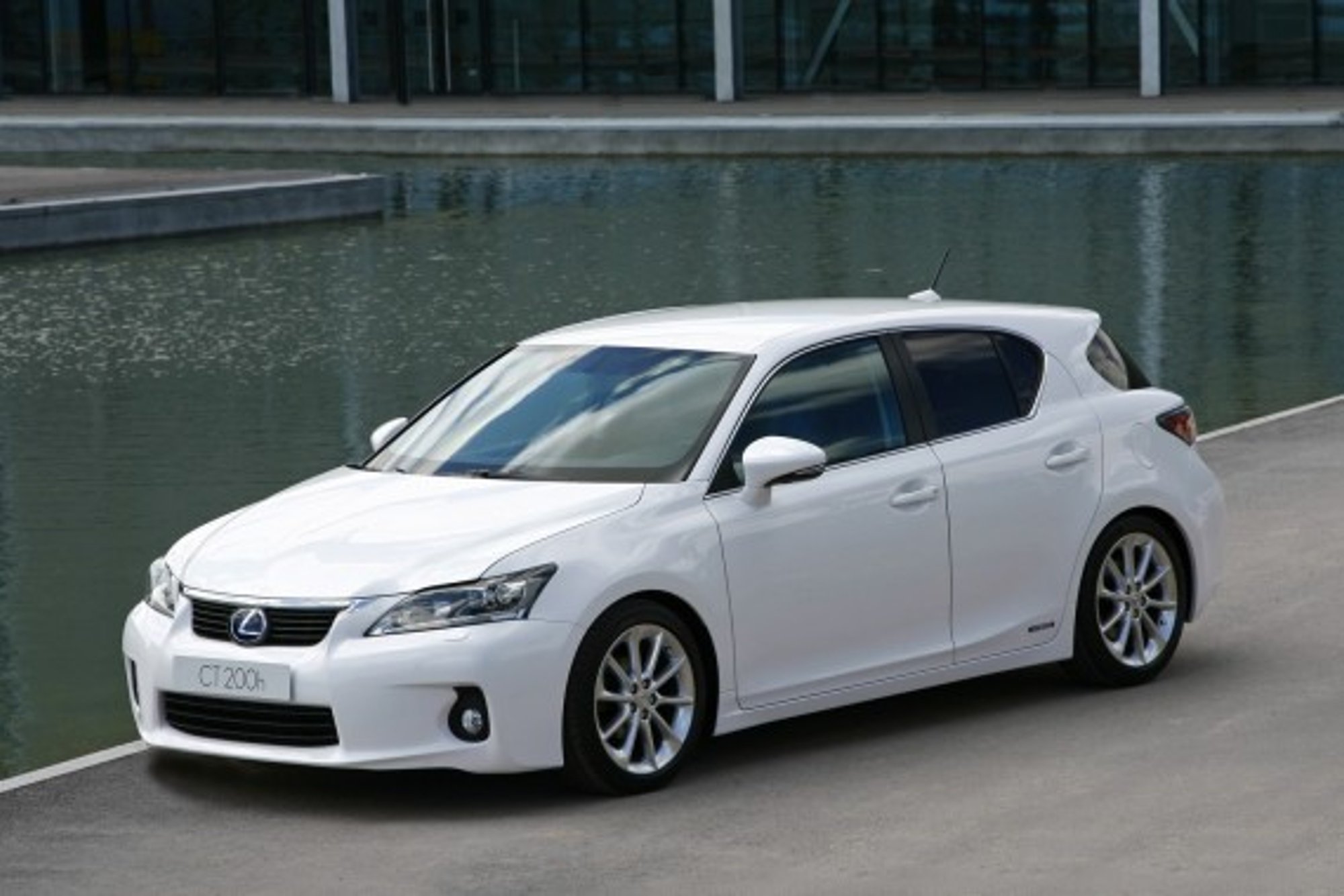 Hibridinis „Lexus CT 200h“ paruoštas gamybai - Delfi auto