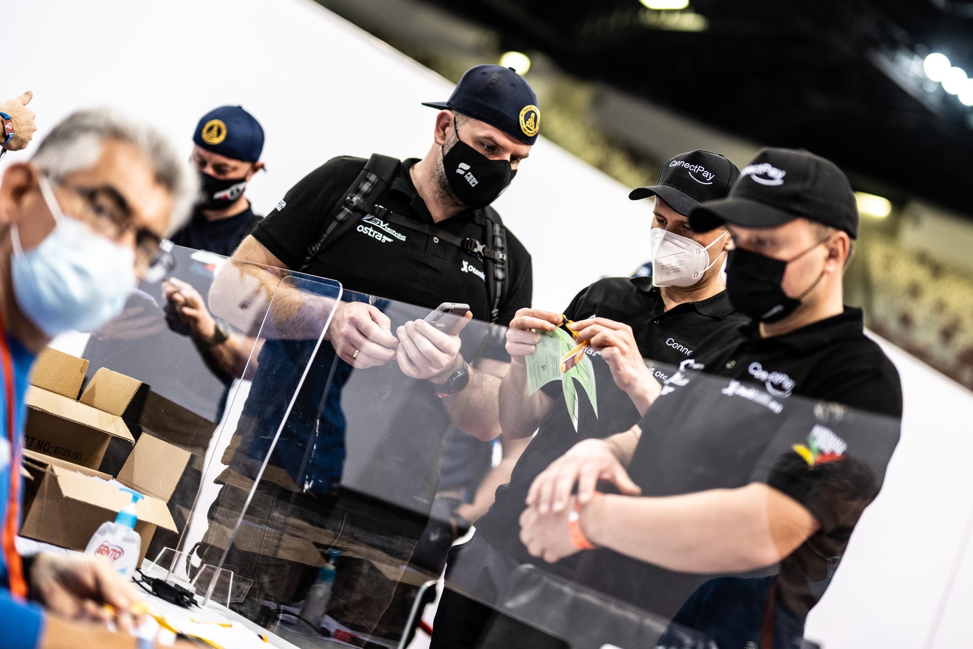 Lietuviška sunkvežimio komanda pasiruošė startui: prologe „kažko ...