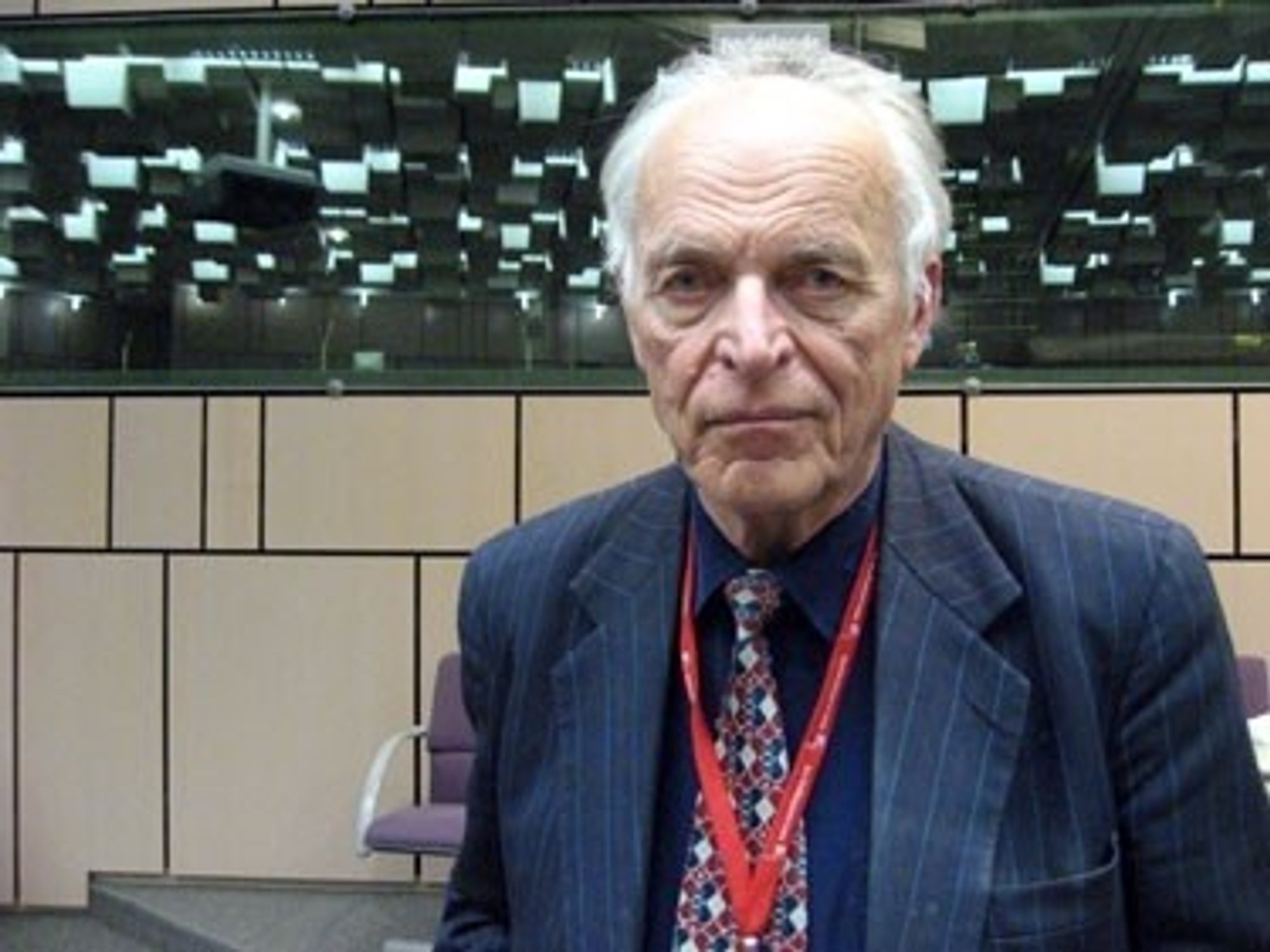 Veiklą pradėjo A.Sakalo įkurtas Nacionalinis žmogaus teisių gynimo ...