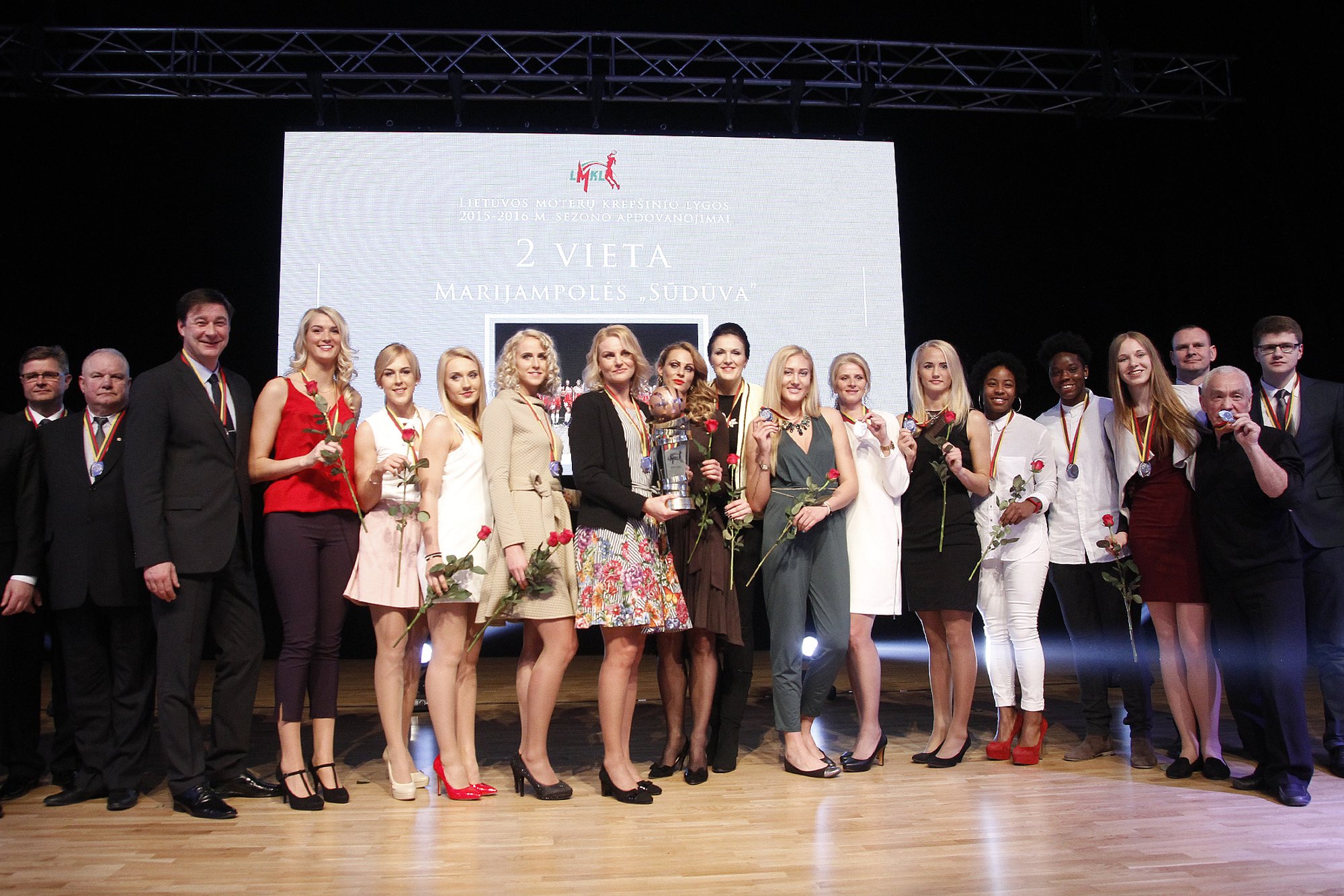 LMKL krepšininkės apdovanojimų ceremonijoje suspindo moterišku grožiu ...