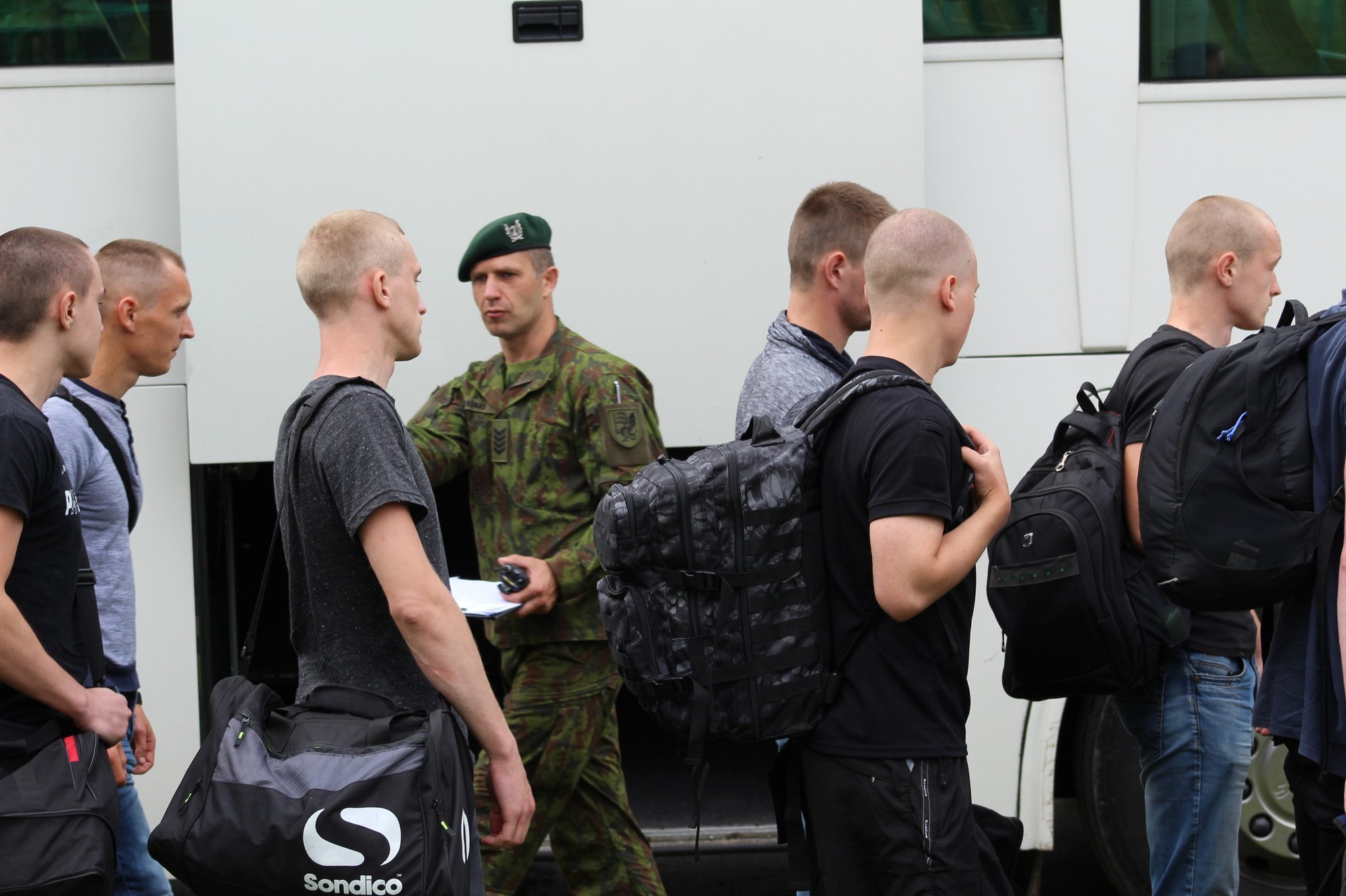 Dalis jaunuolių bando išsisukti nuo privalomos karinės tarnybos: per 14 ...