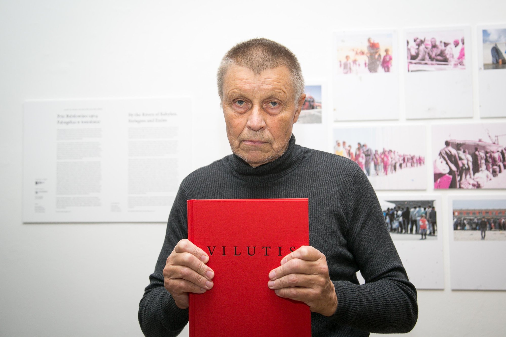 Dailininkas M. P. Vilutis pristatė savo kūrybinės biografijos albumą ...