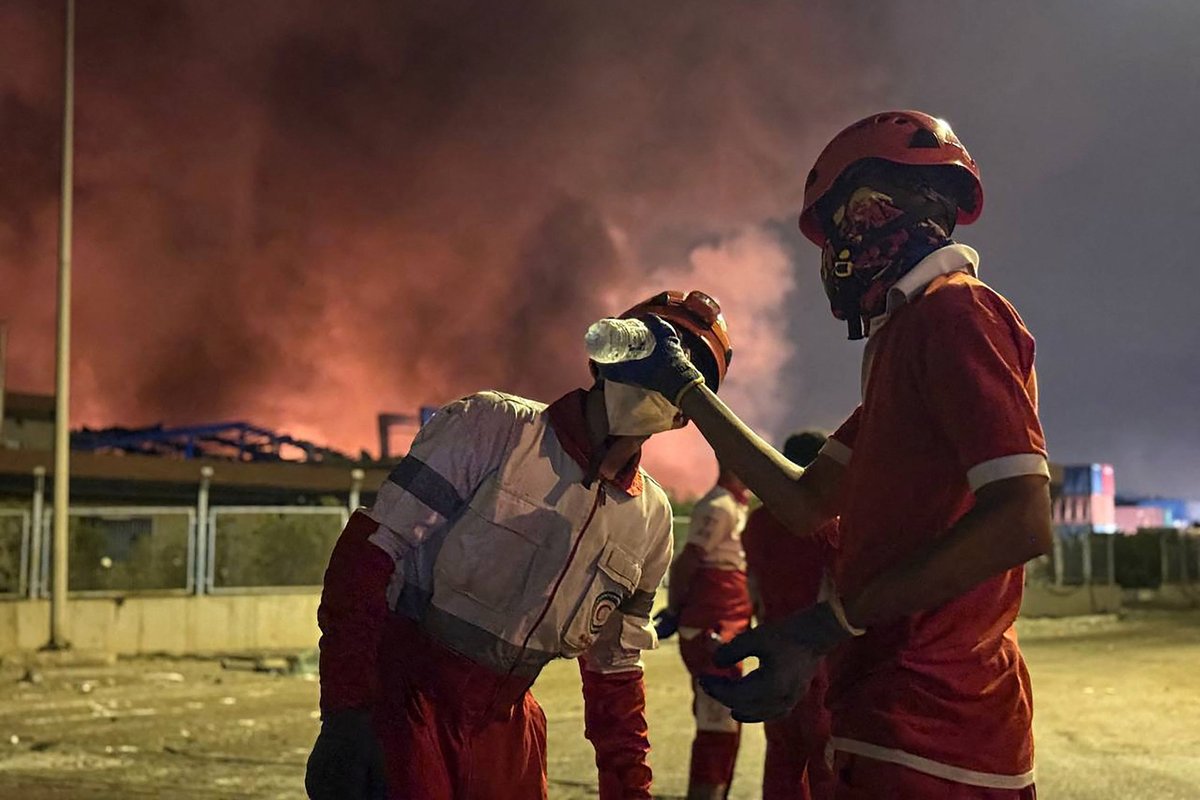 „The New York Times“ įvardijo galingo sprogimo Irano uoste priežastį ...