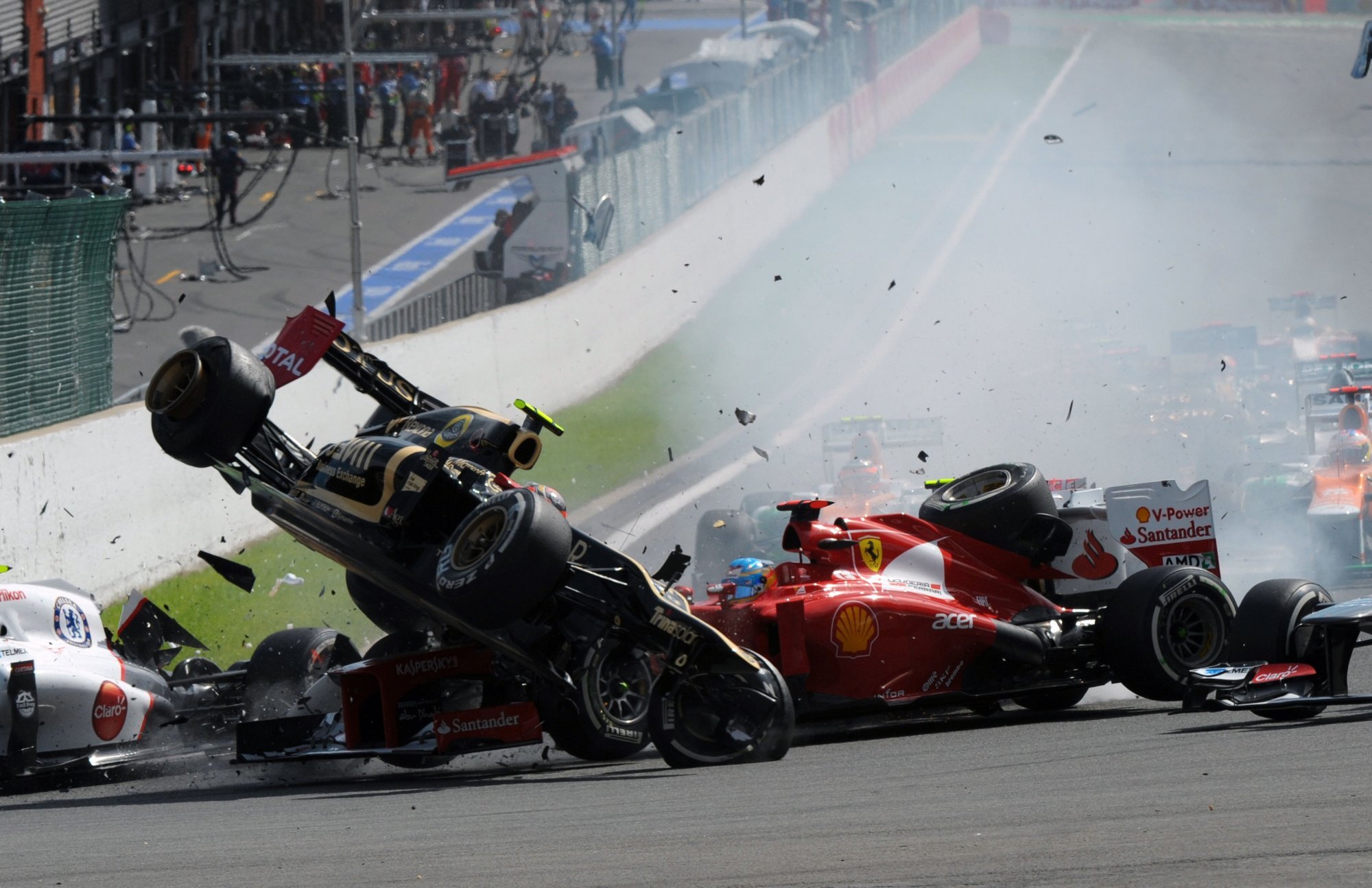 Belgijos GP etapas prasidėjo masine avarija tuoj po starto - Delfi sportas