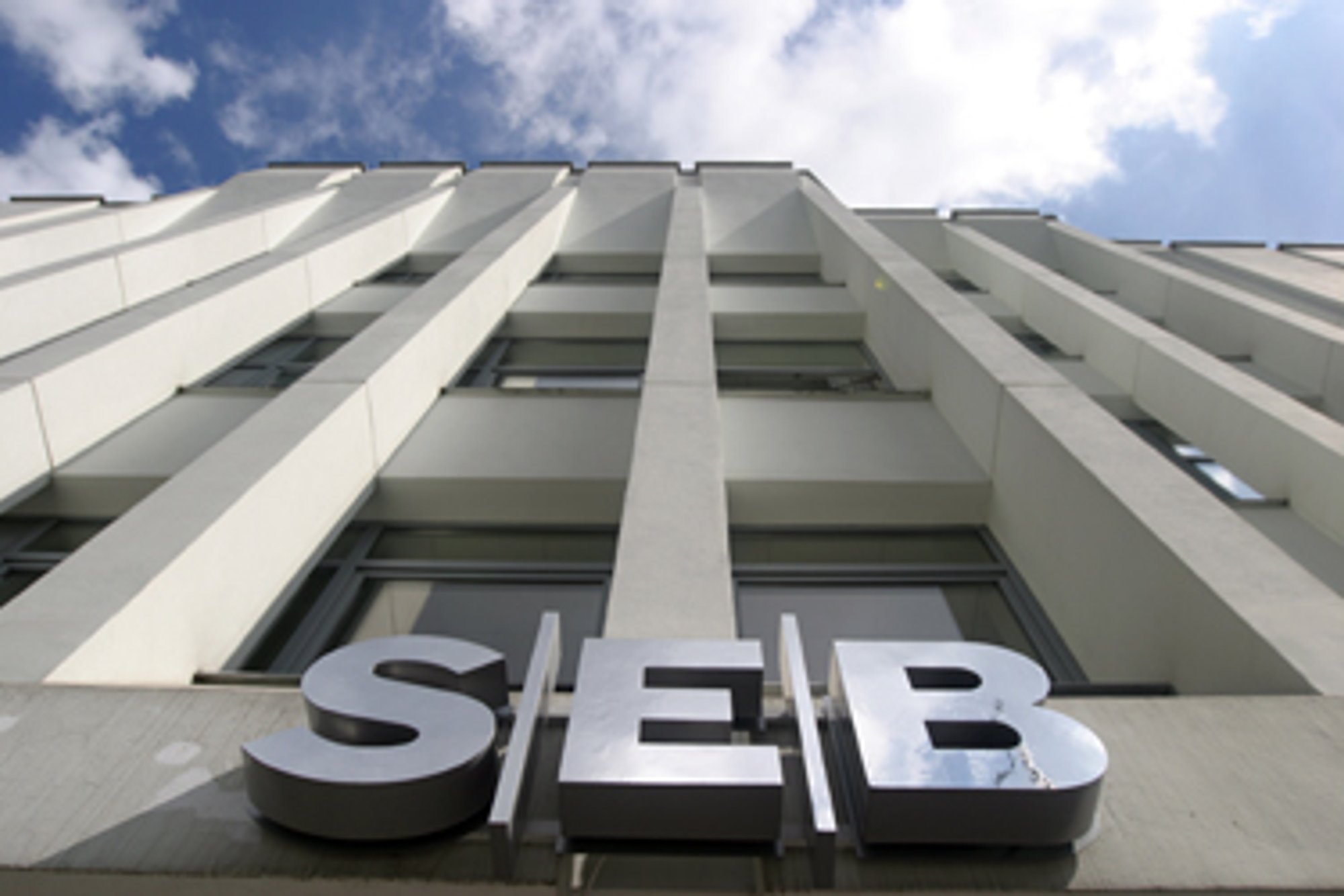 SEB bankas didina terminuotųjų indėlių palūkanas - Delfi verslas