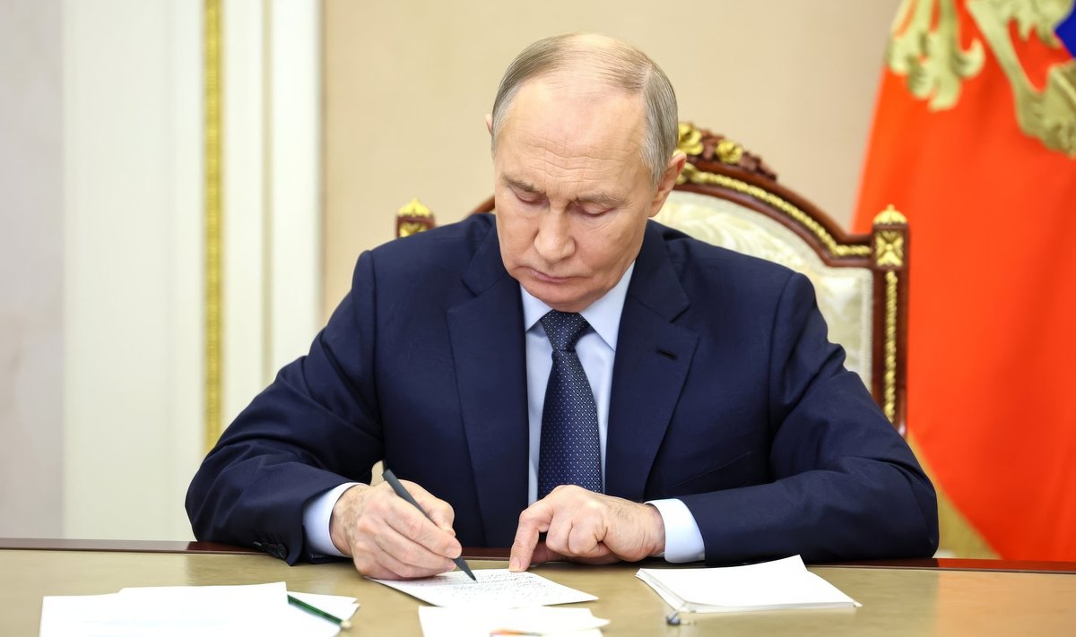 Putinas išsiuntė naujametinius sveikinimus keliems Europos lyderiams ...