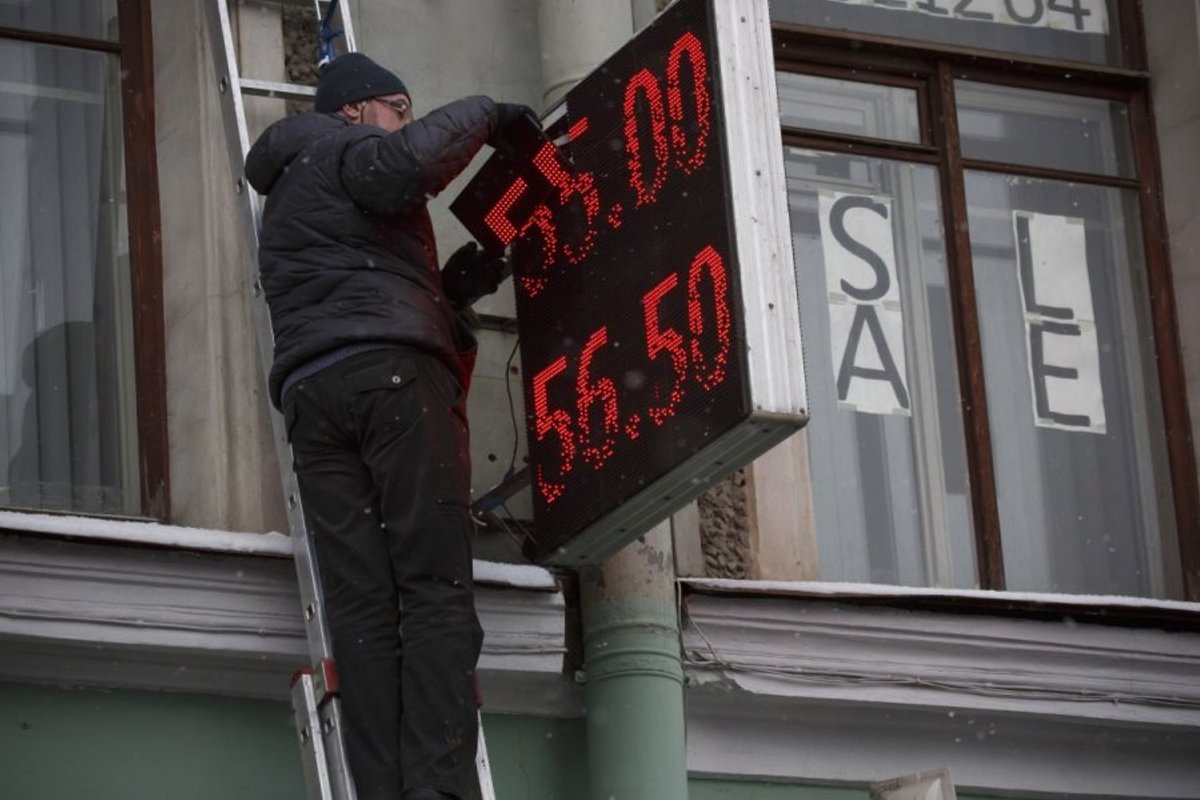 Smunka Rusijos rublis: pasakė, kaip tai paveiks Putino galimybes ...