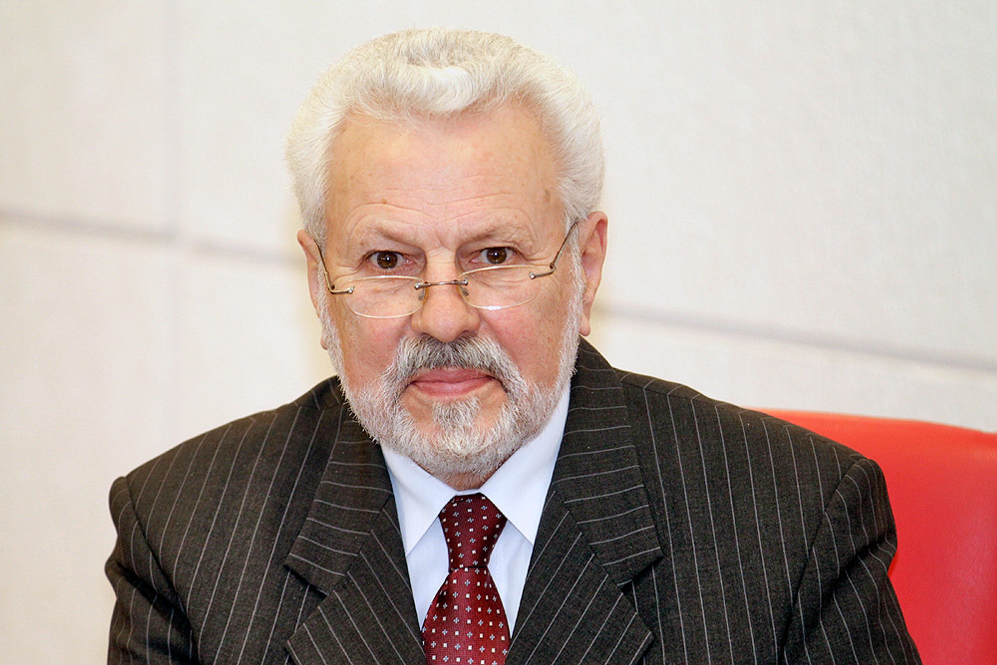 Buvęs KT pirmininkas K.Lapinskas prašo signataro rentos - Delfi